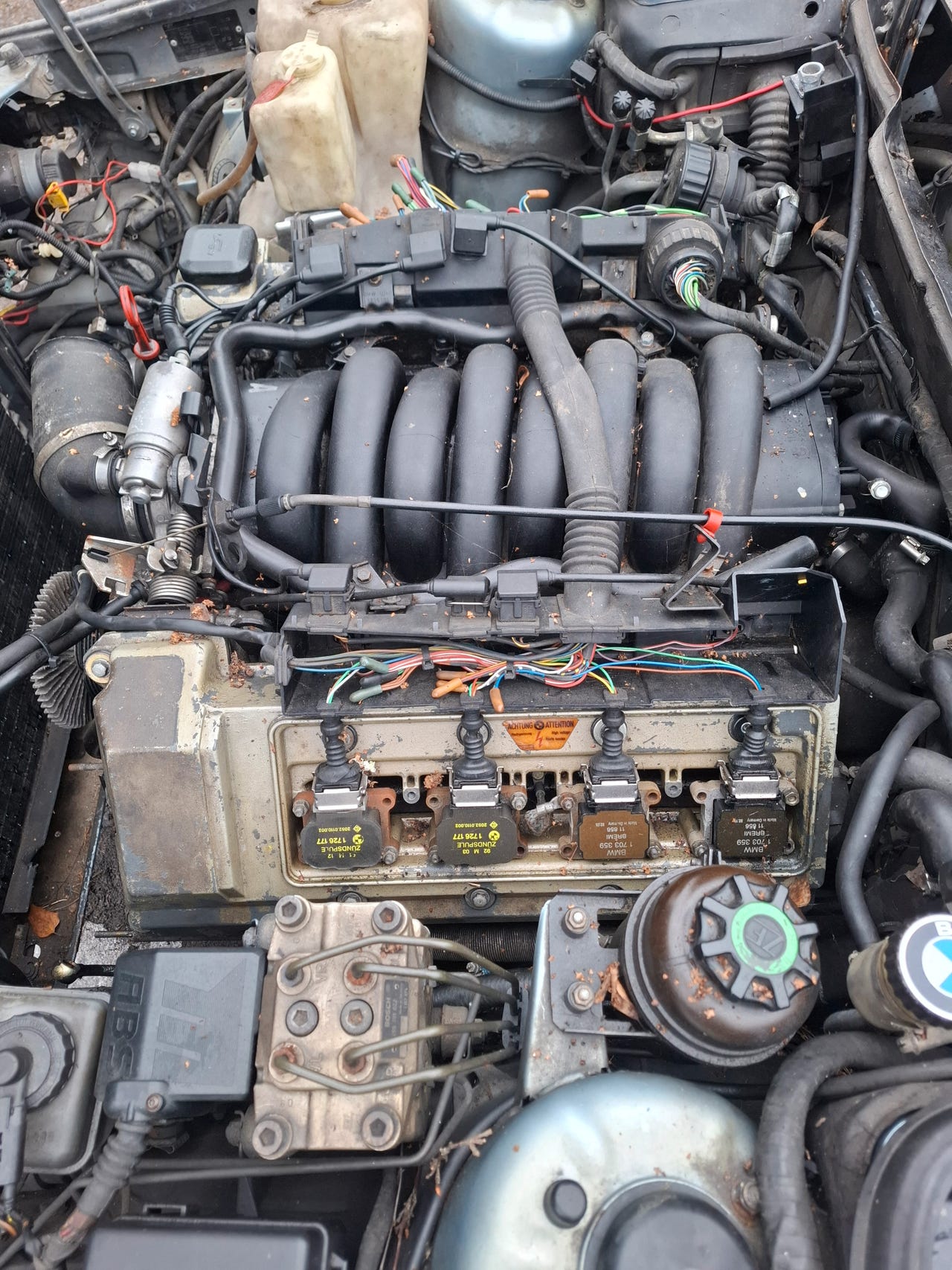 V8 E34 Bmw 530 moottori joko kokonaisena tai osina. | Tori