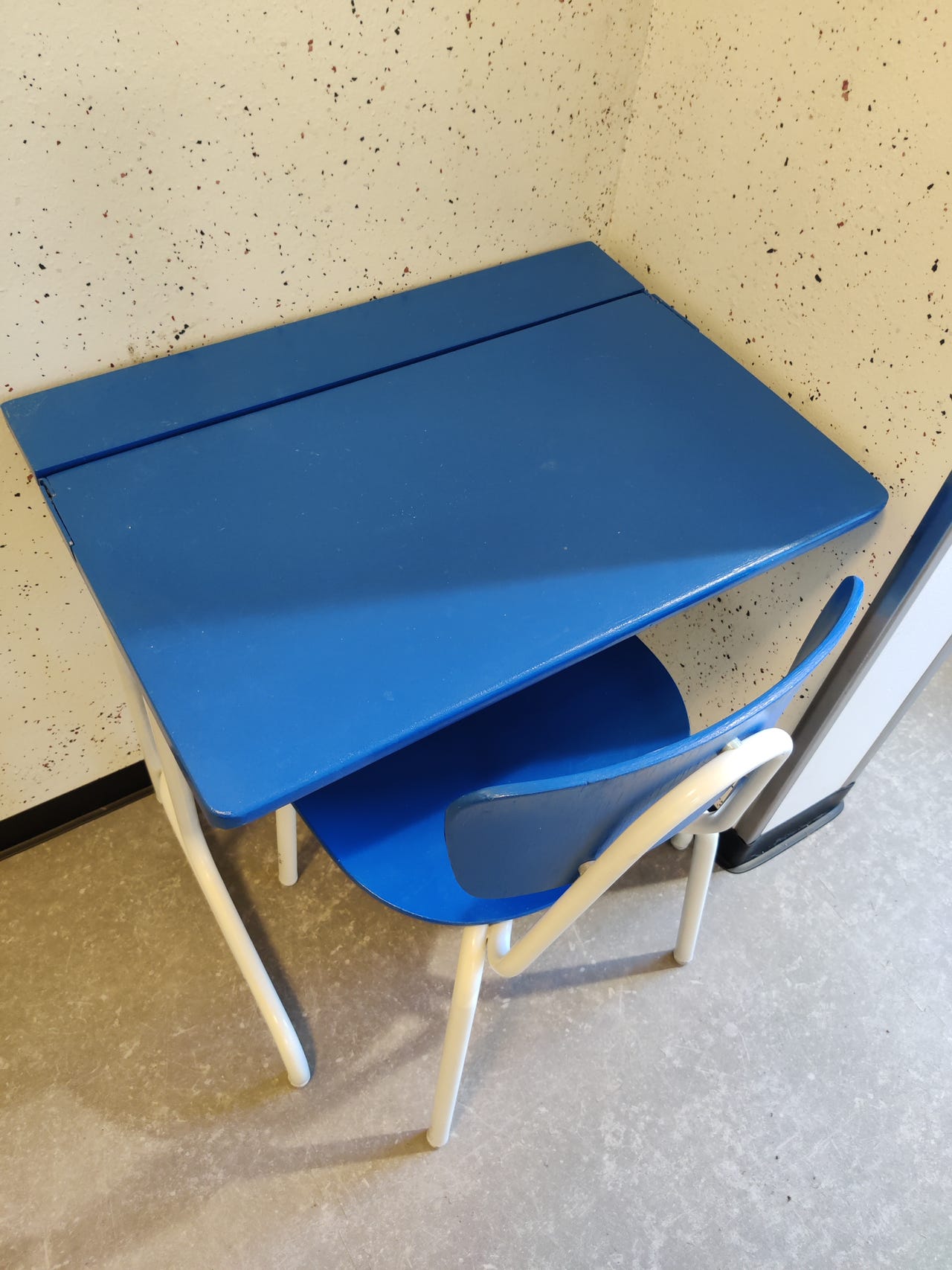 Myydään pulpetti ja tuoli | Tori