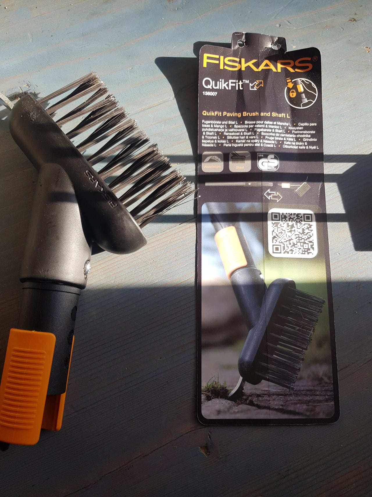 Fiskars QuikFit kivetysten puhdistusharja | Tori