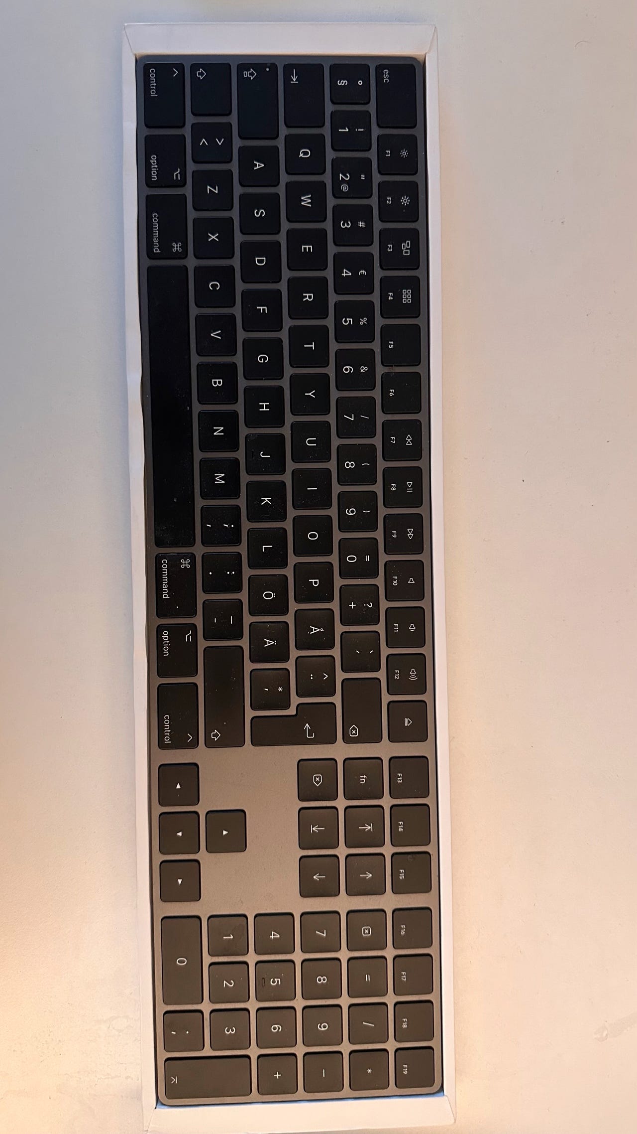 Apple Magic Keyboard Finnish 🇫🇮 Used only two times Comes in original ...
