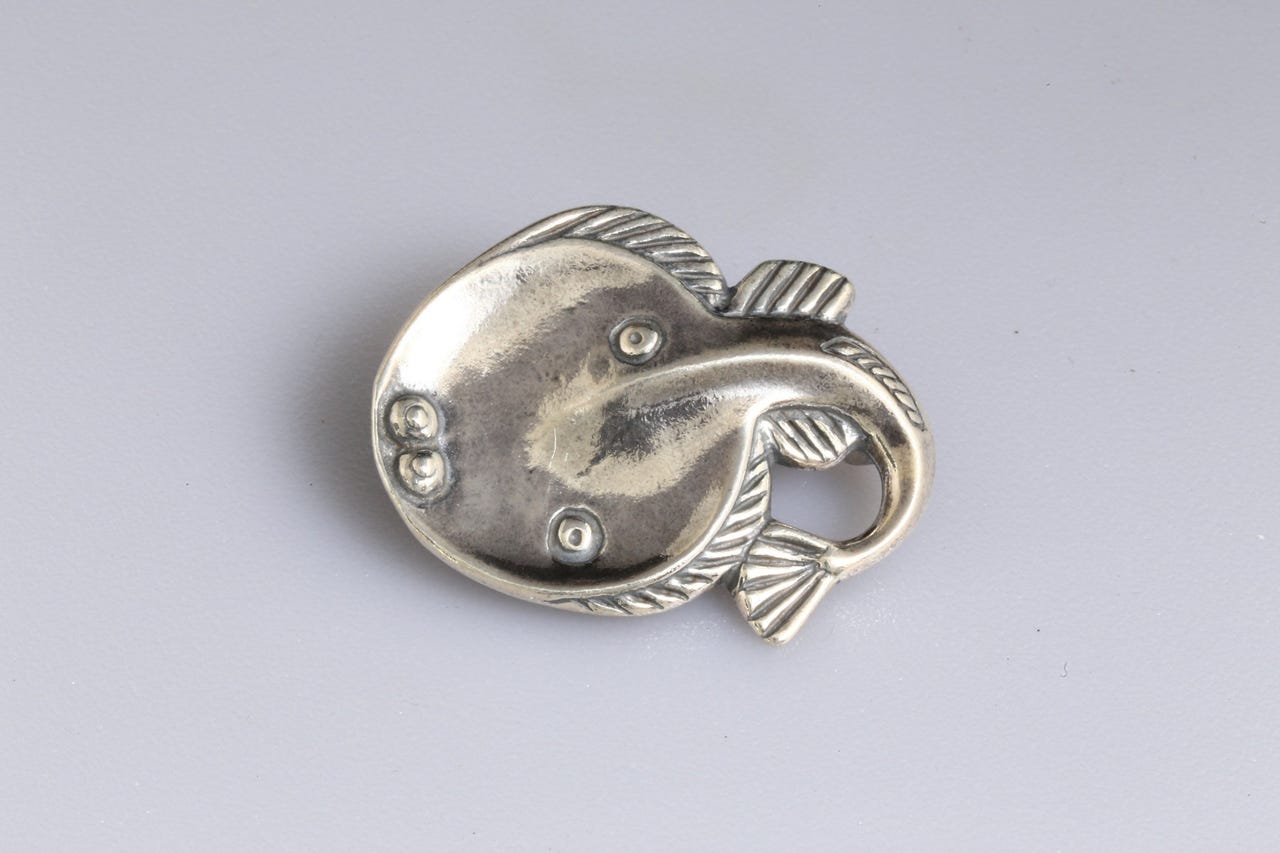 Ostetaan Kalevala Kampela -rintaneula | Tori