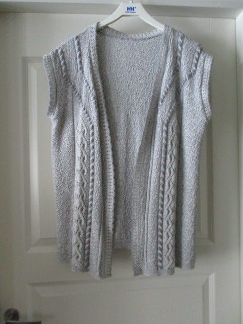 Harmaa kirjava neuleliivi koko 40 | Tori