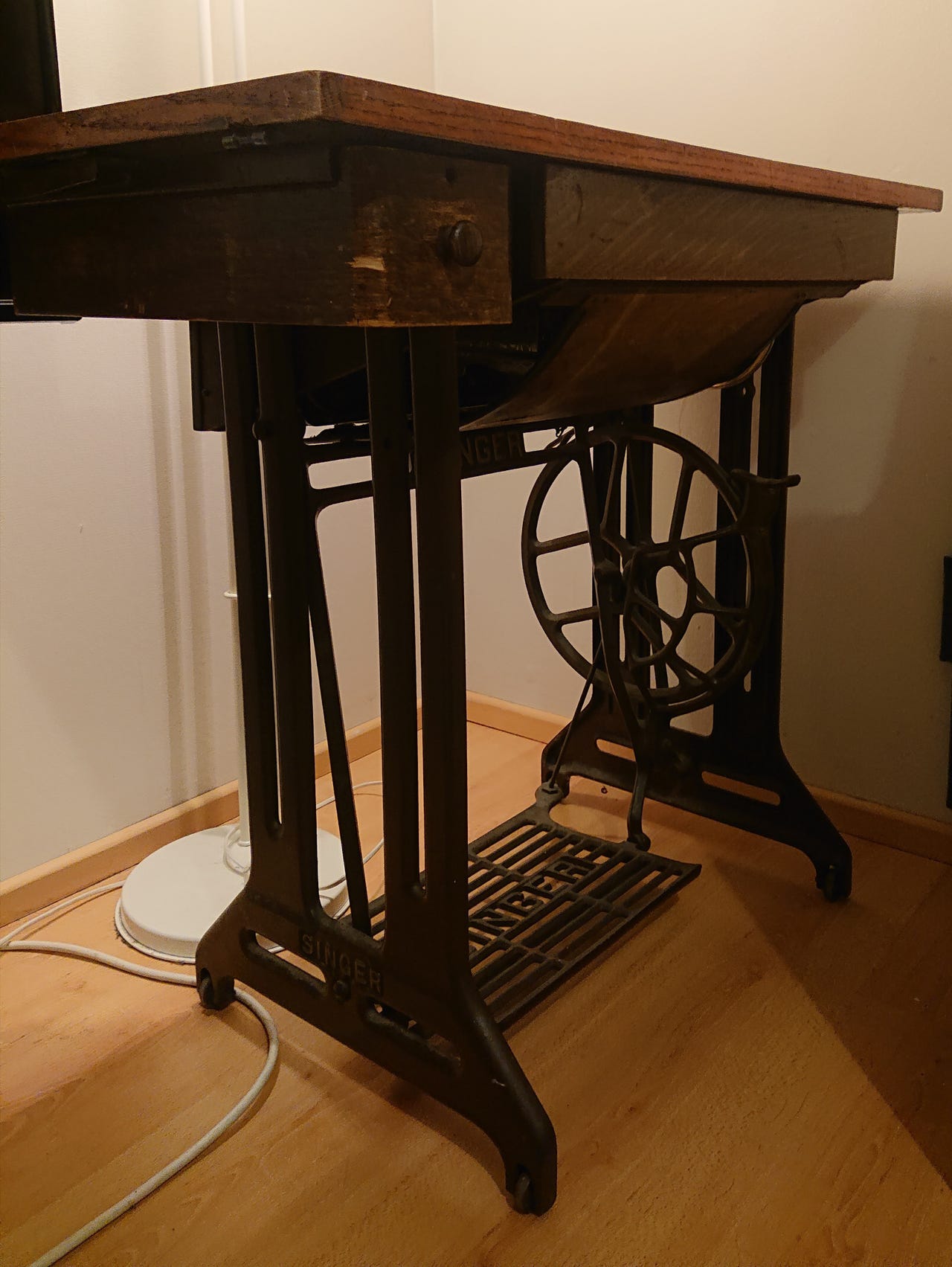 Vanha singer ompelukonepöytä | Tori