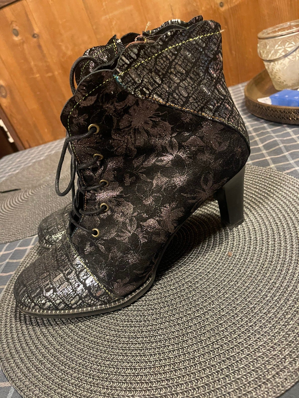 Kauniit naisten kengät , koko 43. | Tori