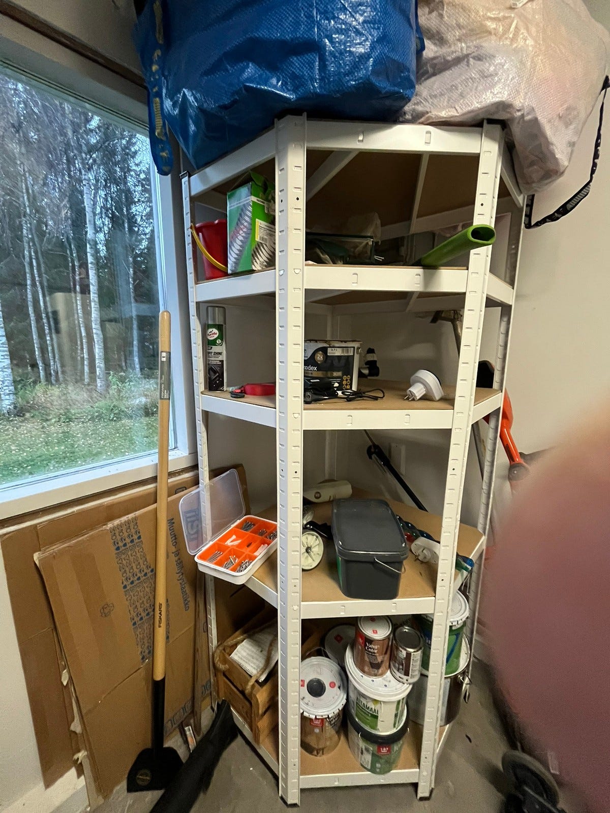 Kulmahyllykkö varastoon/talliin | Tori
