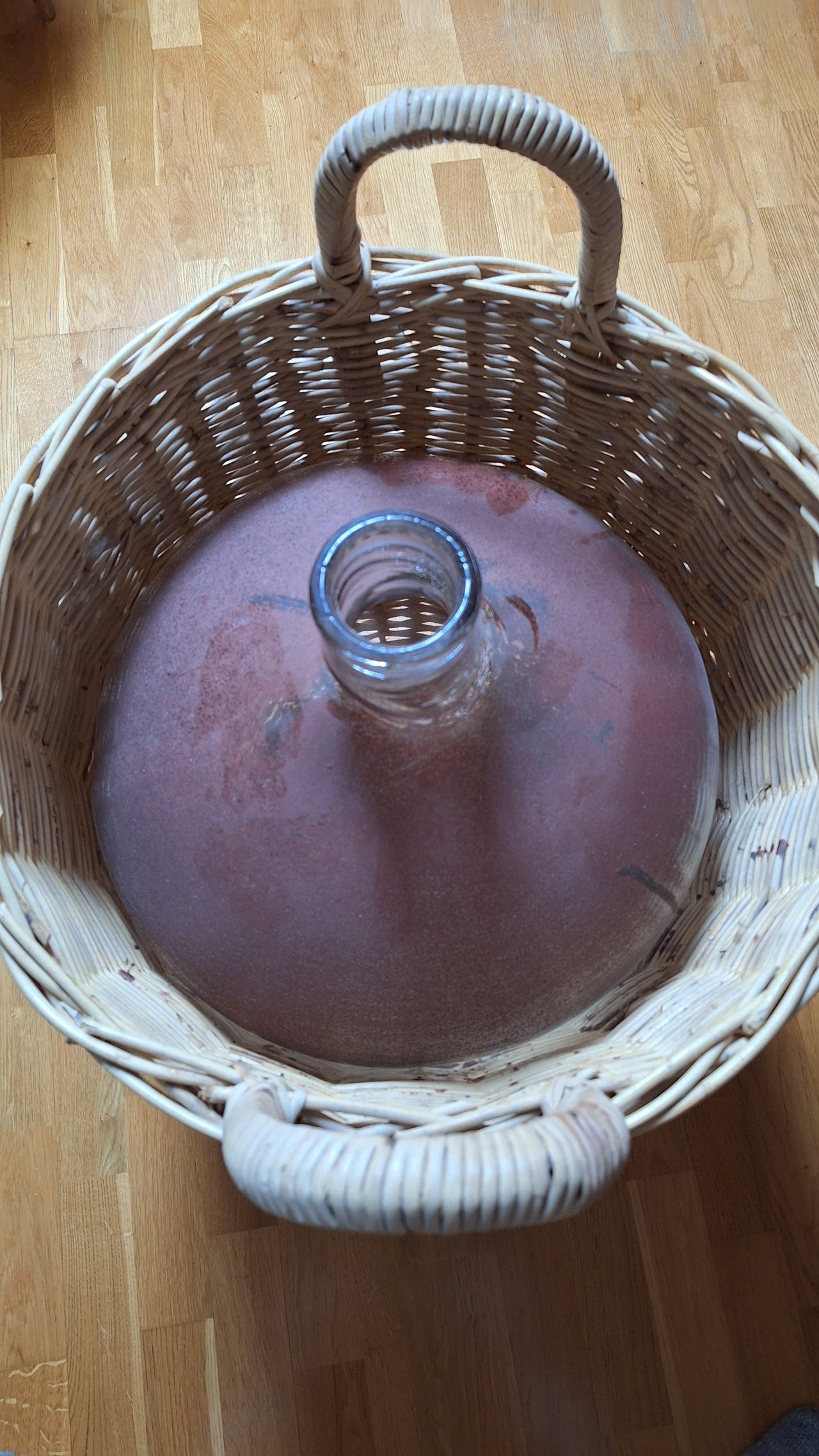 Iso kori ja aiv pullo | Tori