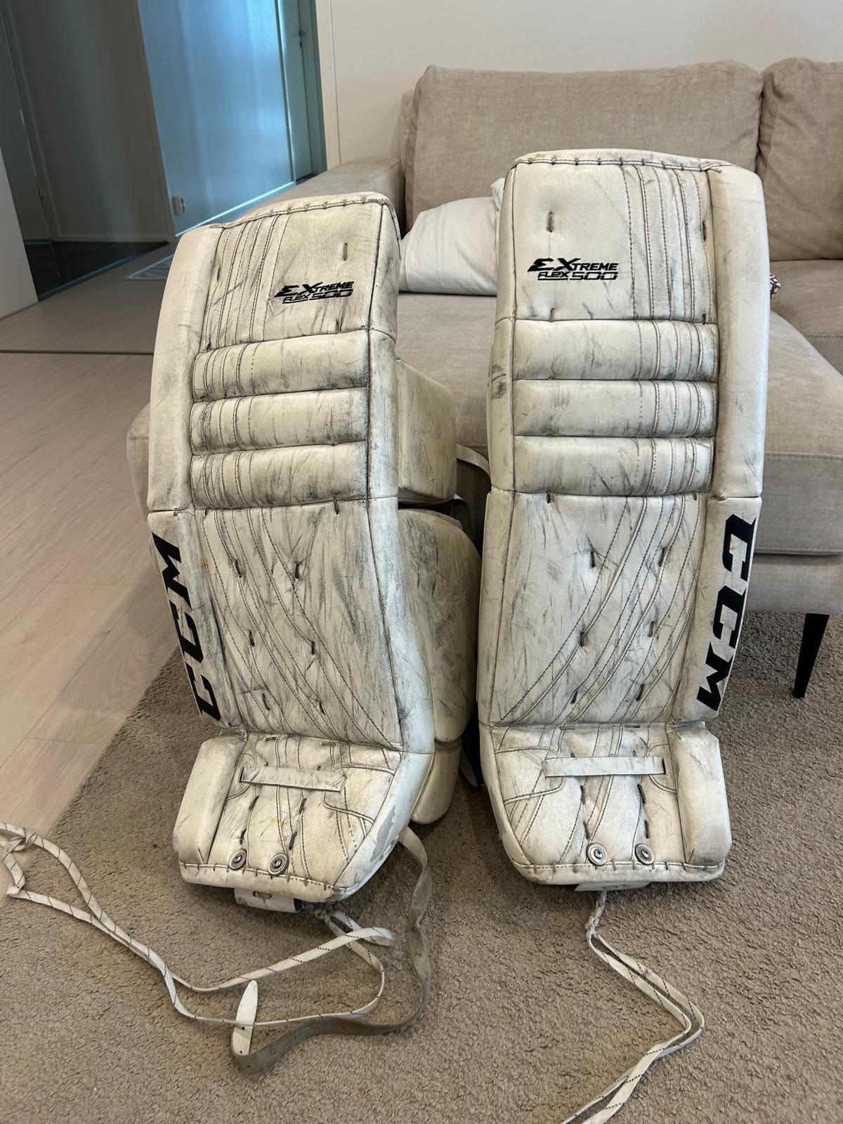 Jääkiekko maalivahdin polvisuojat ccm | Tori