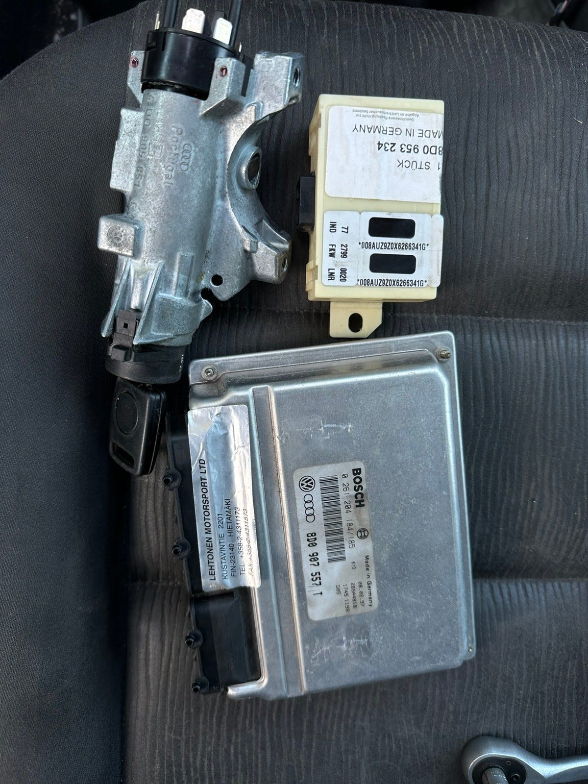 Audi b5 1.8t aeb ecu, virtalukko ja ajonestoboksi | Tori