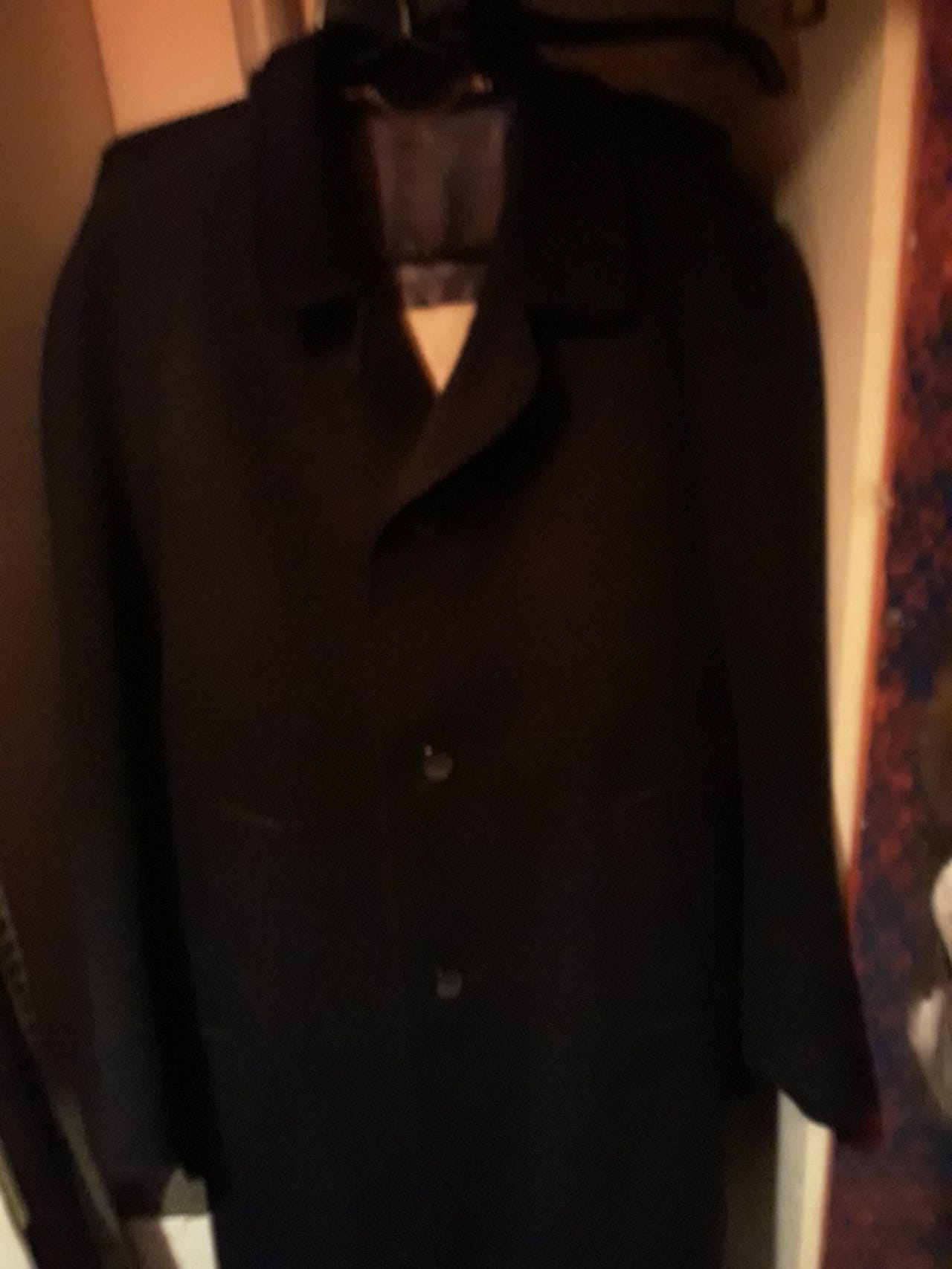 Musta puvuntakki, kotimaista leijona laatua | Tori