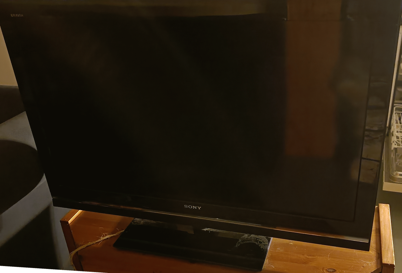 Sony Bravia TV 40' (2010) | Tori