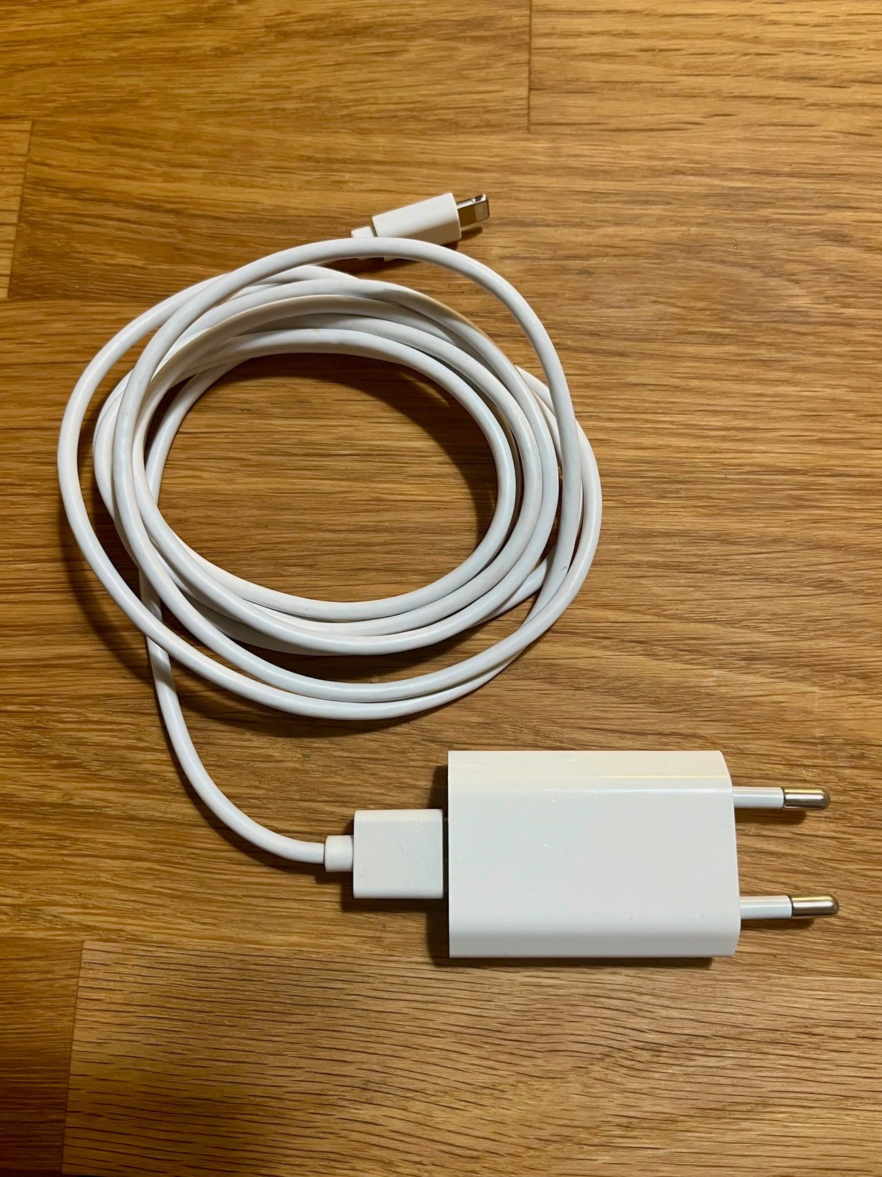 Apple iPhone laturi A1400 + johto | Tori