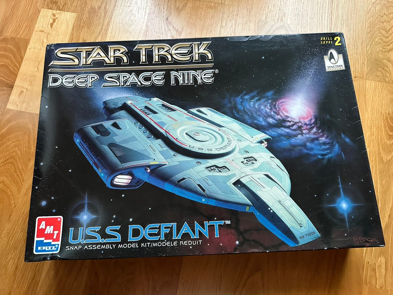AMT ERTL Star Trek DS9 USS Defiant pienoismalli snap-on (uusi) | Tori