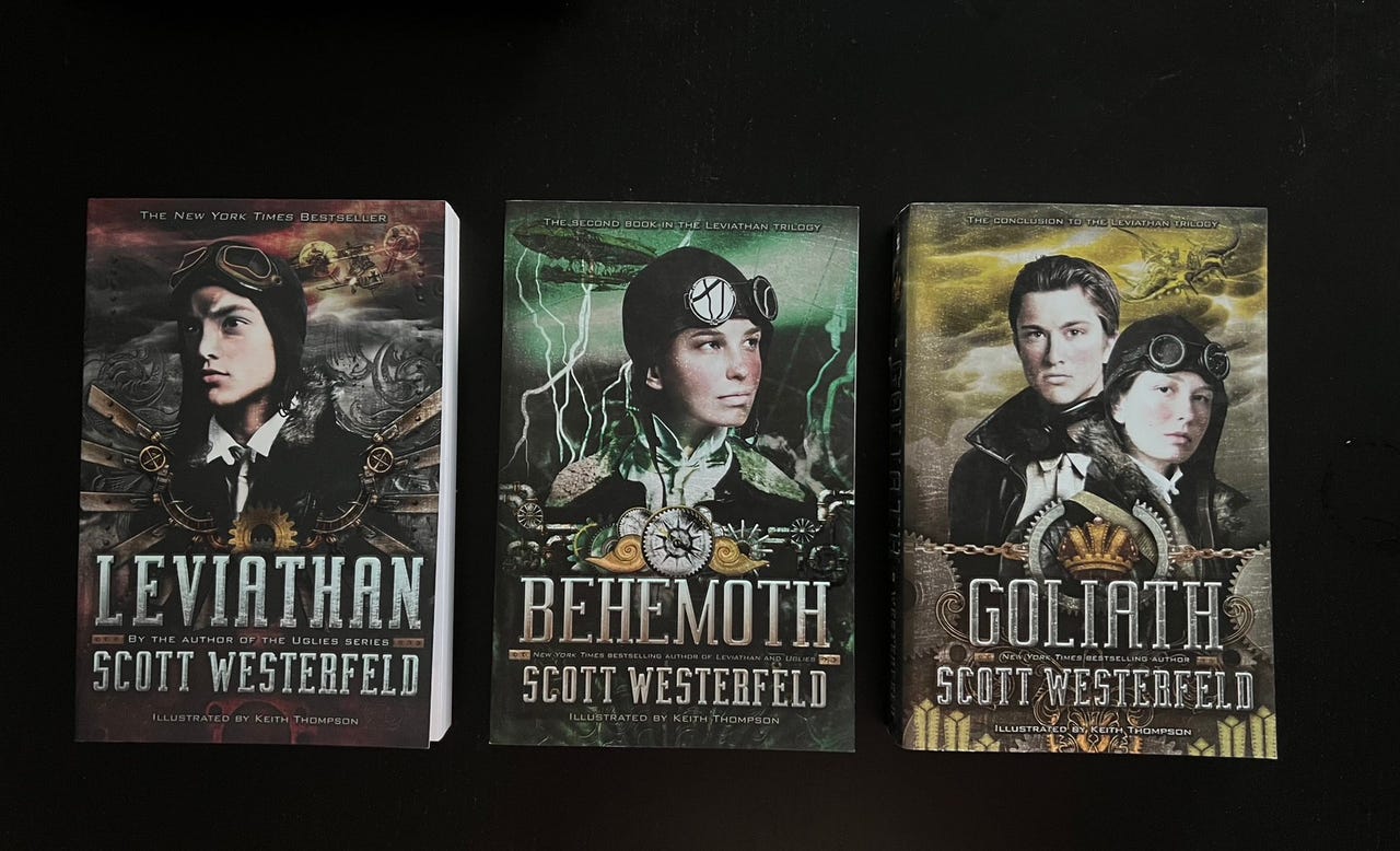 Scott Westerfeldin Steampunk-trilogia, Leviathan+Behemoth+Goliath | Tori