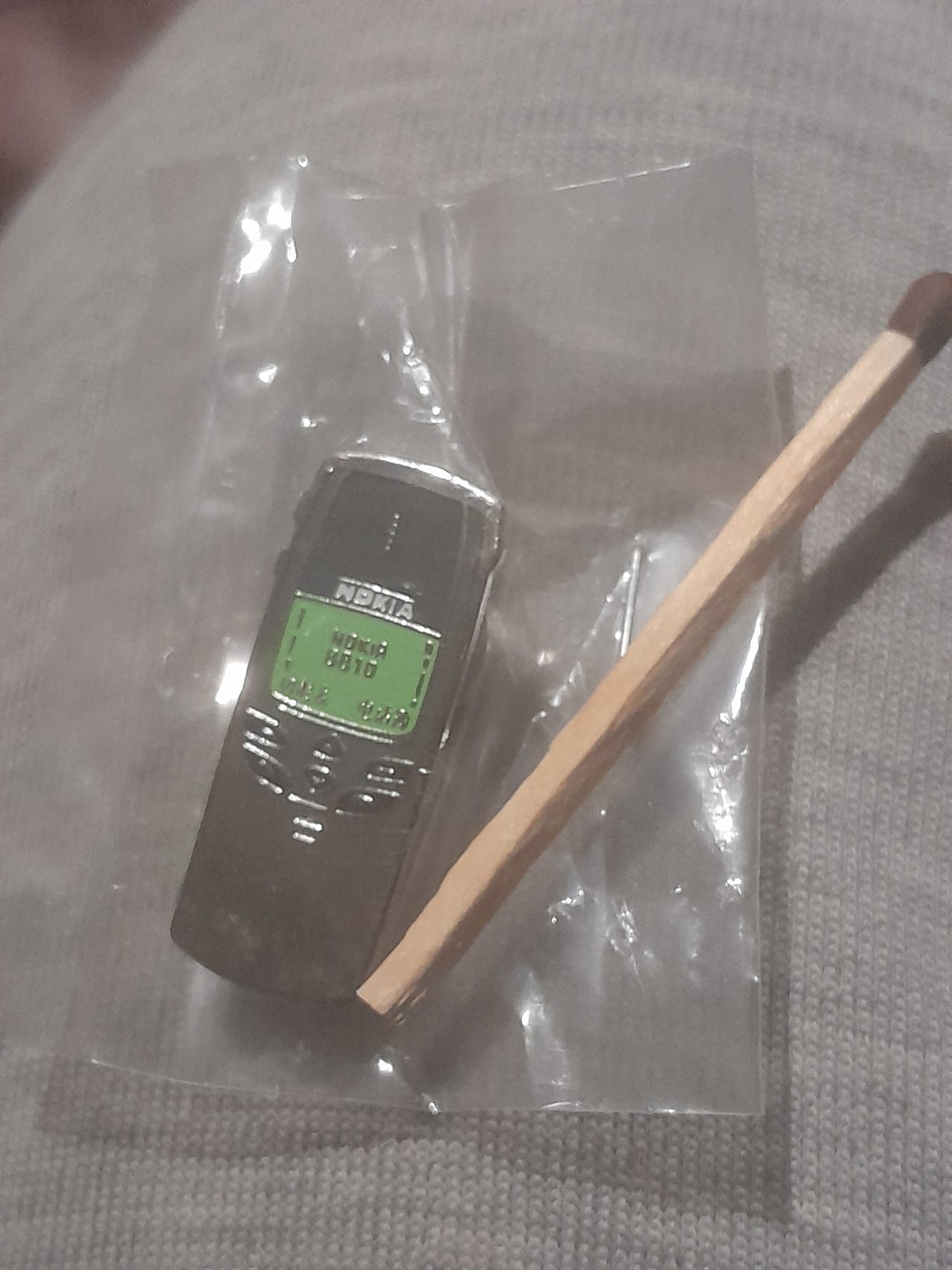 Nokia 8810 "Zippo" puhelin pinssi 90-luvulta | Tori