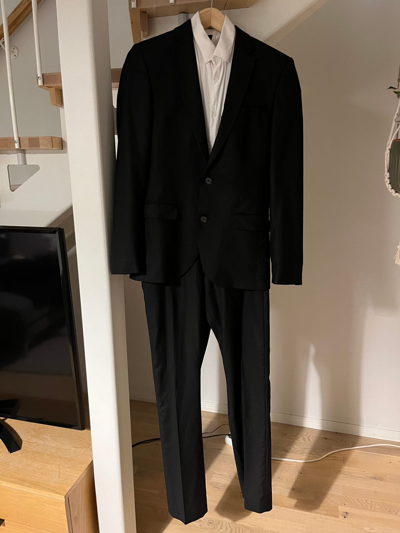 Poikien tumma puku, koko n. 170 | Tori