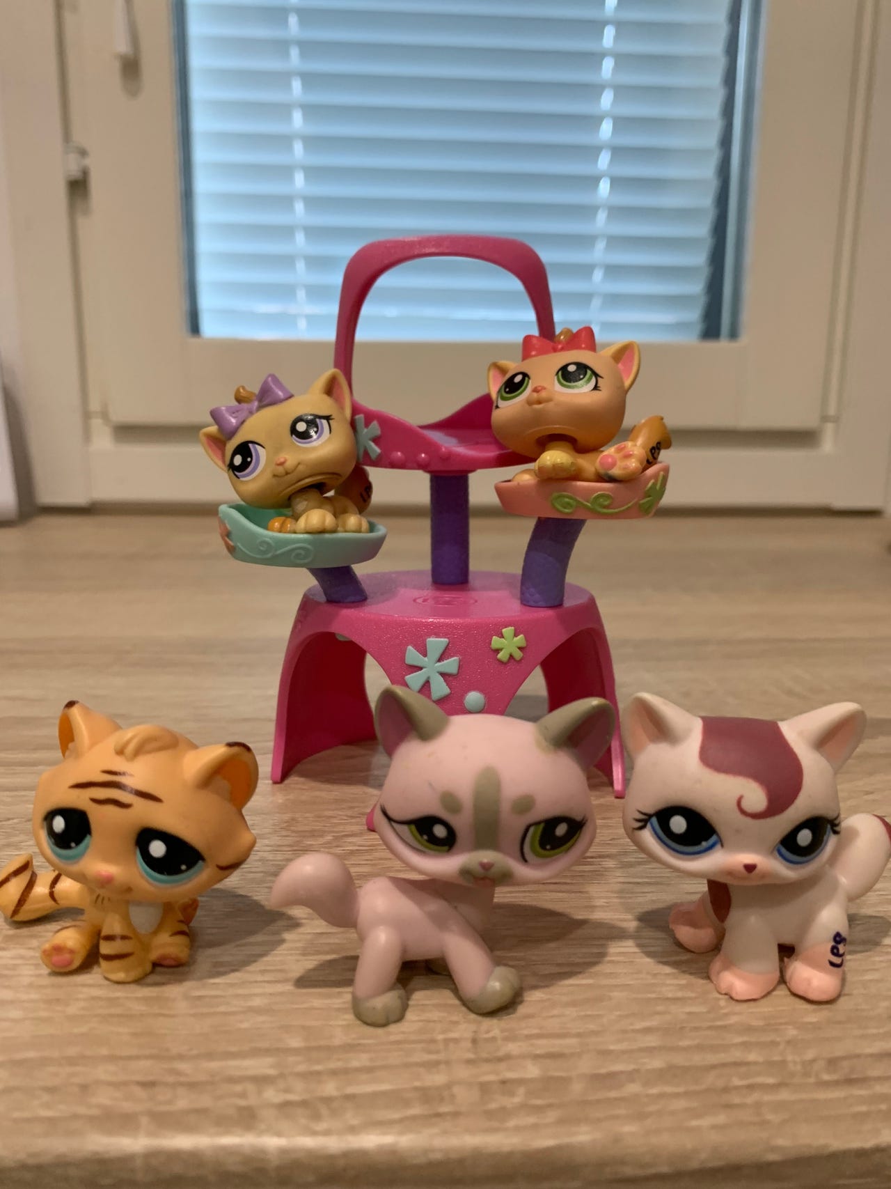 Lps vanha seisova kissa hahmot osa 4 | Tori