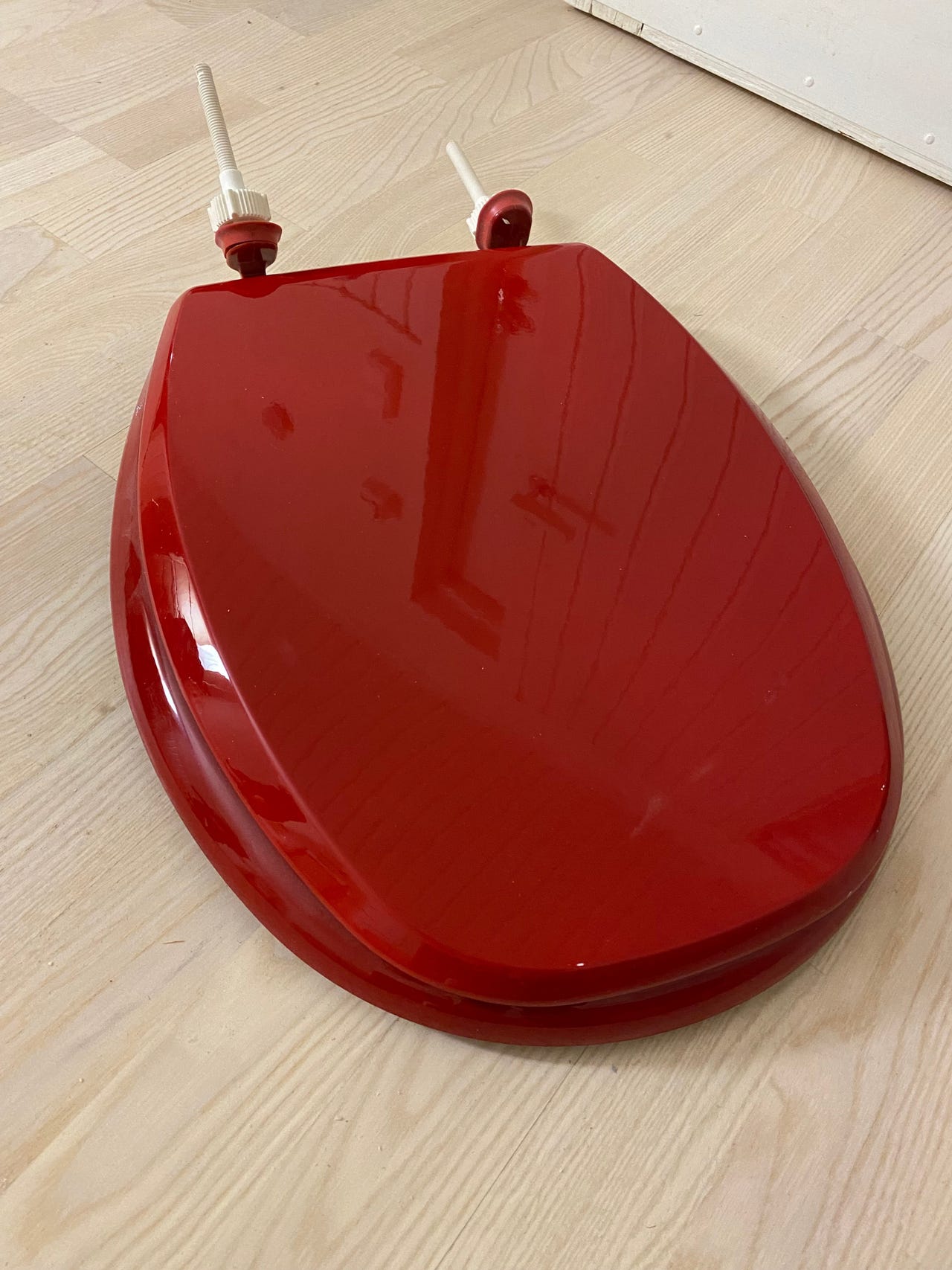 WC-pöntön kansi, punainen, Kan | Tori