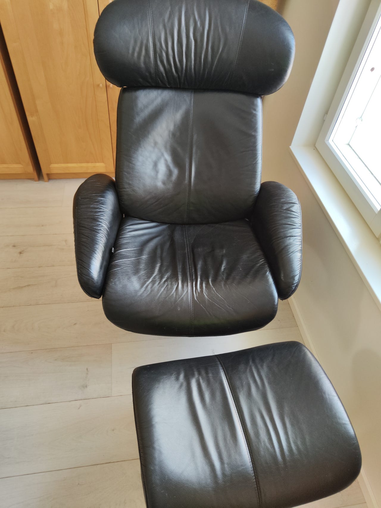 Nahkainen tv tuoli ja rahi | Tori