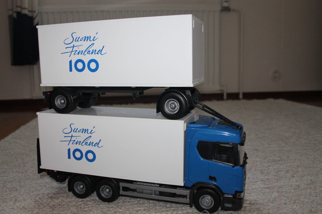 Scania itsenäinen Suomi 100 vuotta pienoismalli juhla malli EMEK rekka ...