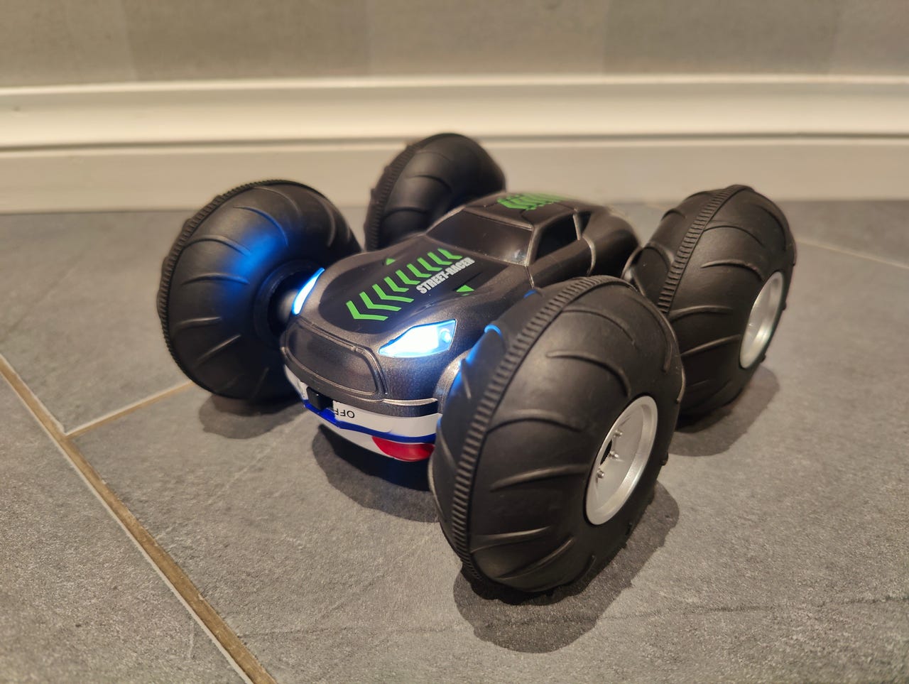 Stunt car flip racer | Tori