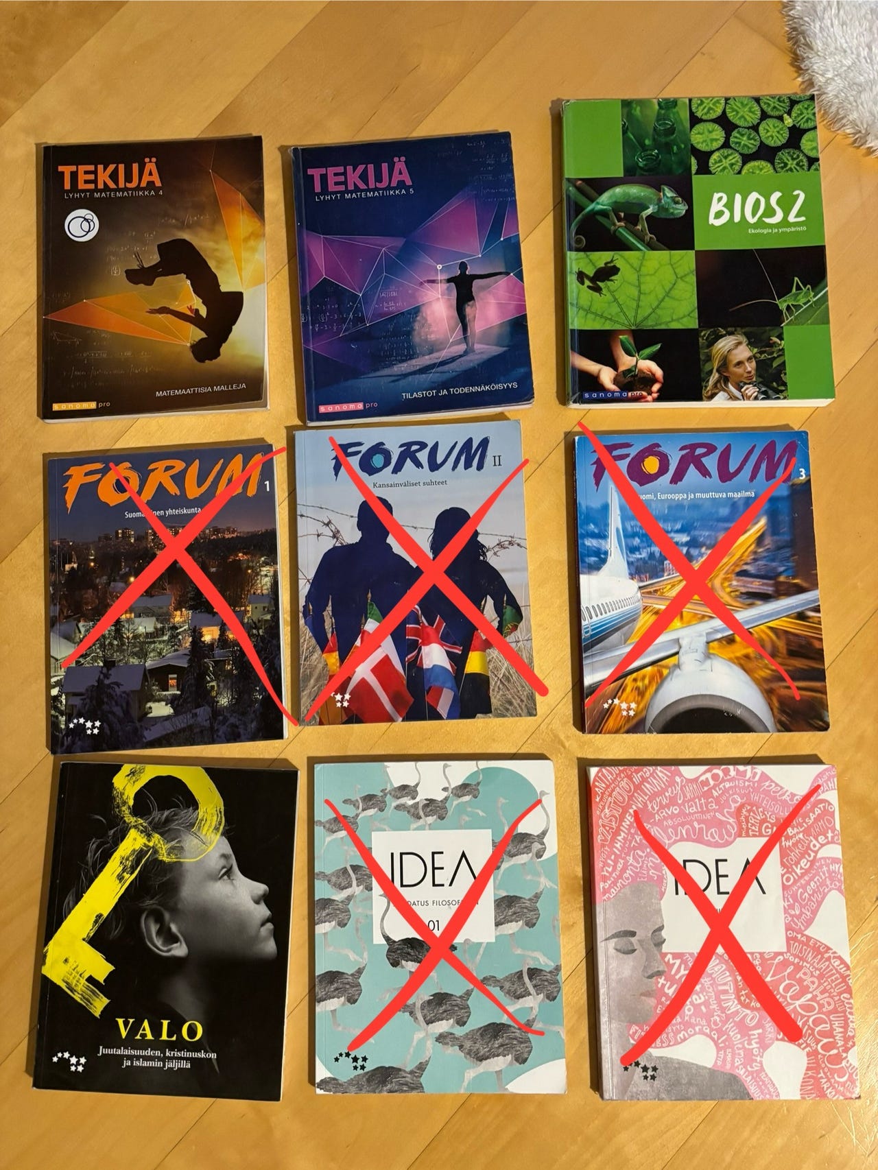 Nämä kuvan lukiokirjat 1€/kpl. Hae pois! | Tori