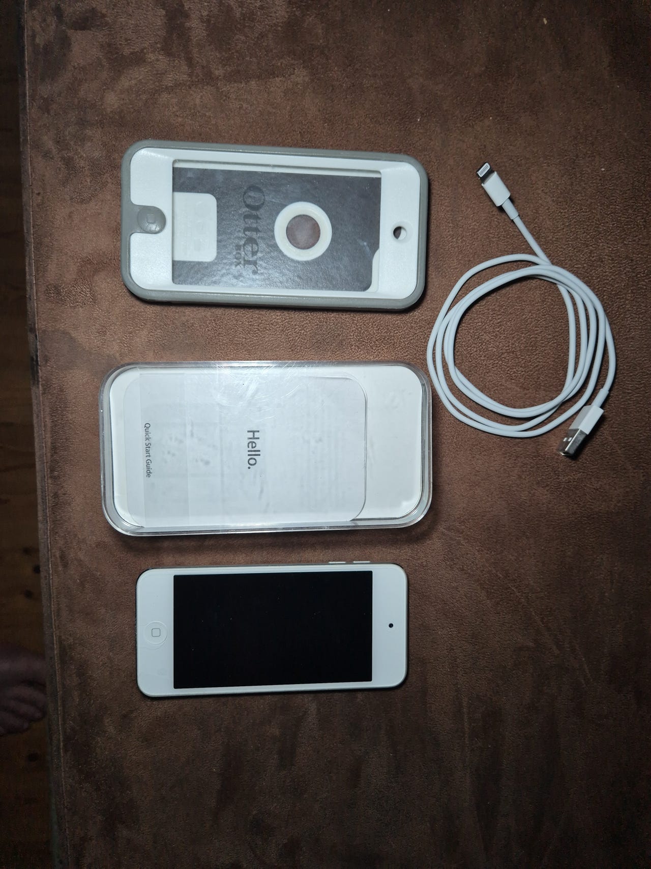 Apple IPod touch 5th Gen 32GB 2013 with otterbox defender (UUSI) | Tori