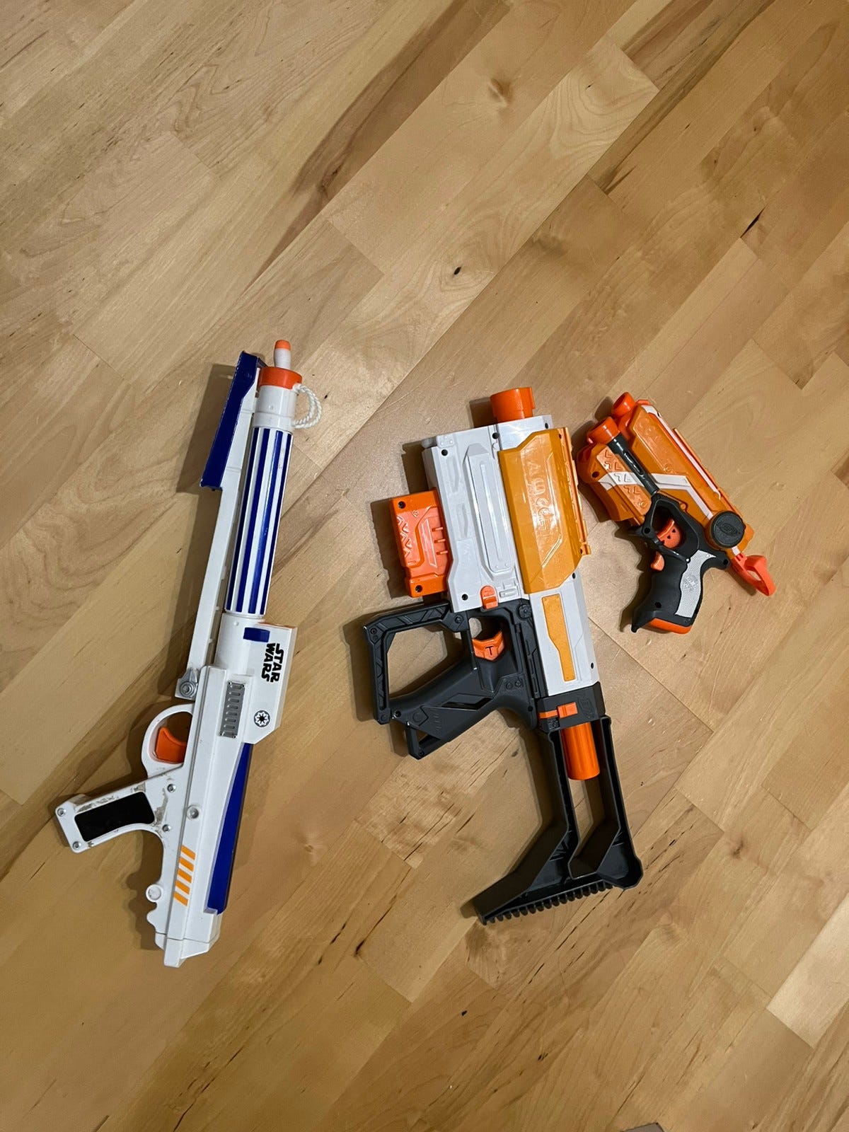 Kaksi nerf pyssyä ja yksi star wars pyssy | Tori