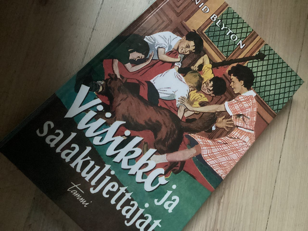 Enid Blyton: Viisikko ja salakuljettajat | Tori