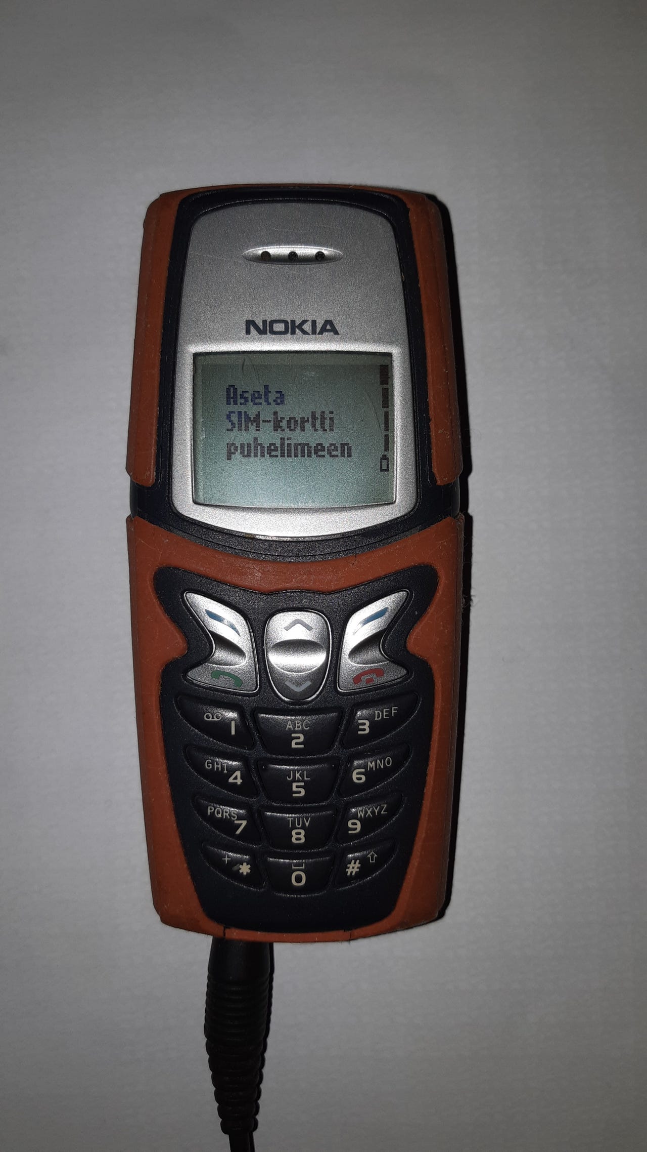 Nokia retro puhelin+laturi. TEE TARJOUS. | Tori