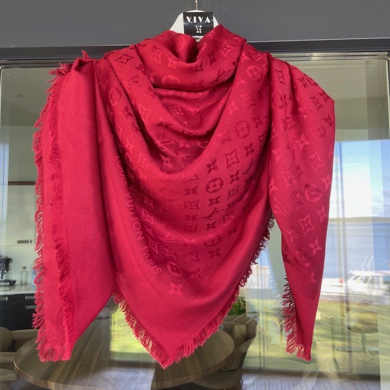 Louis Vuitton huivi Monogram Classic Shawl in red | Tori