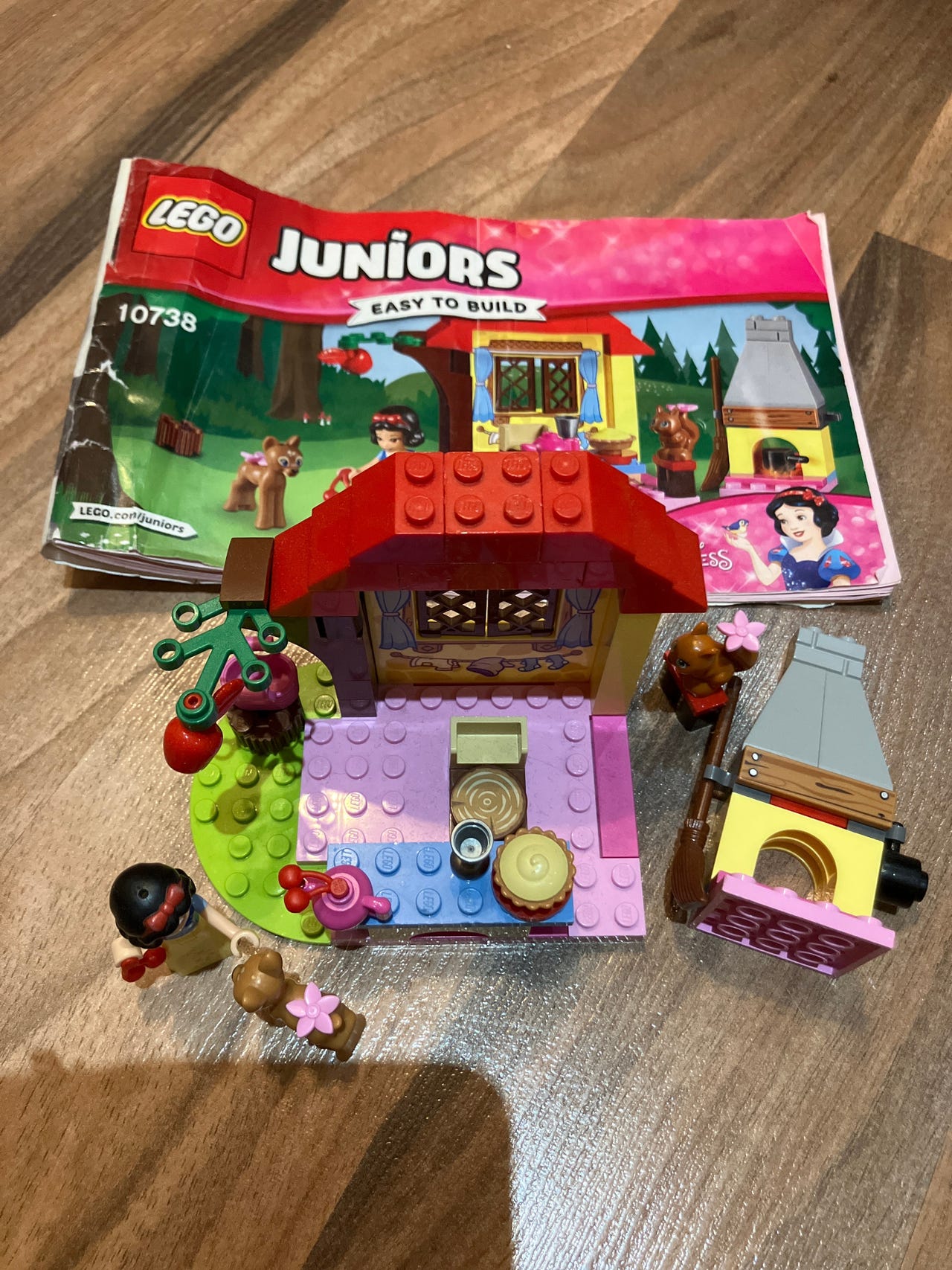 Lego Juniors 10738 Lumikki Lumikin metsämökki | Tori