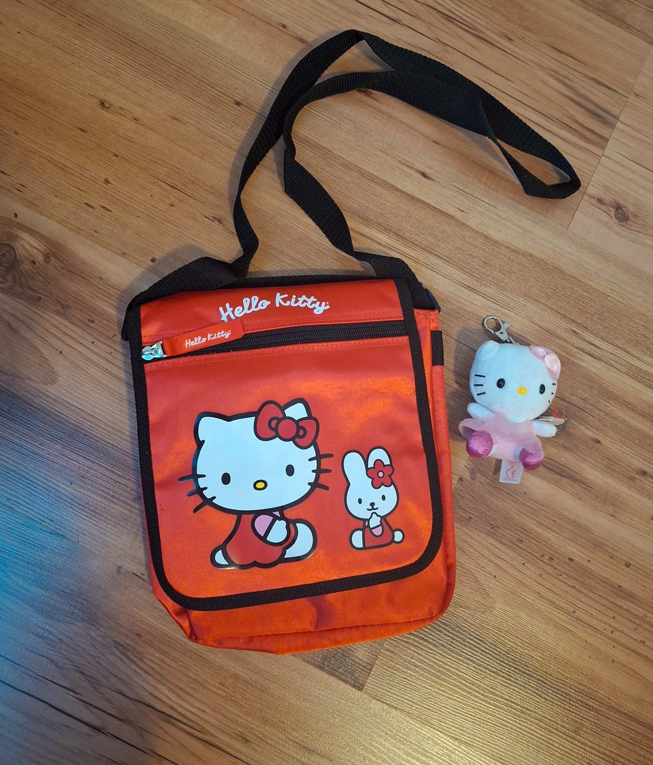 Hello kitty laukku ja avaimenperä | Tori
