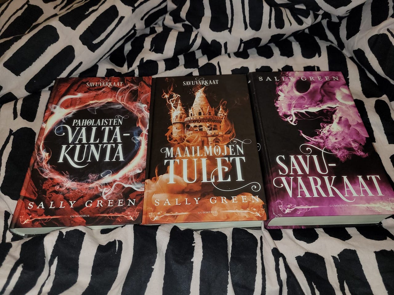Sally Green - Savuvarkaat -trilogia | Tori