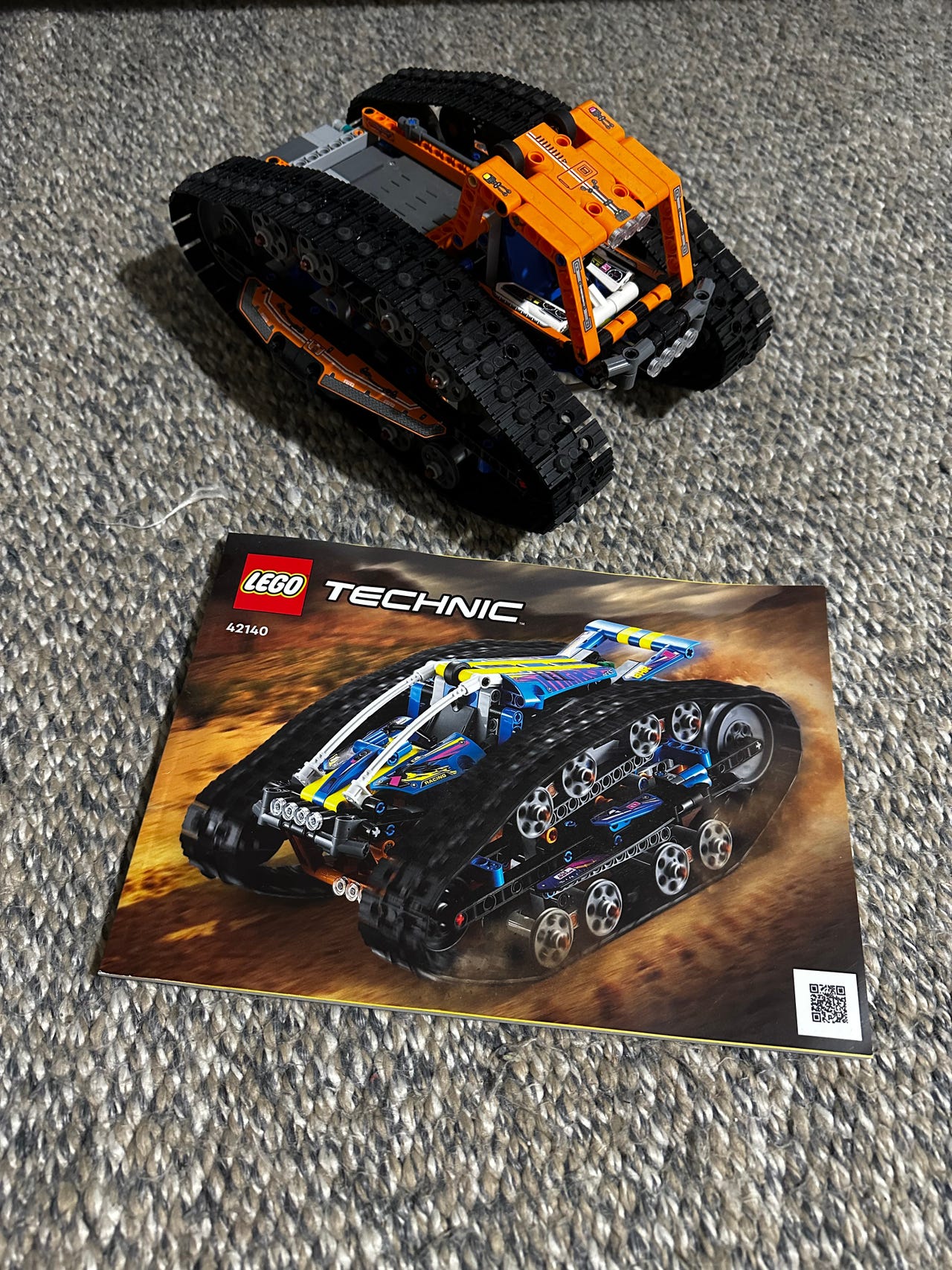 Myydään Lego technic 42140 | Tori