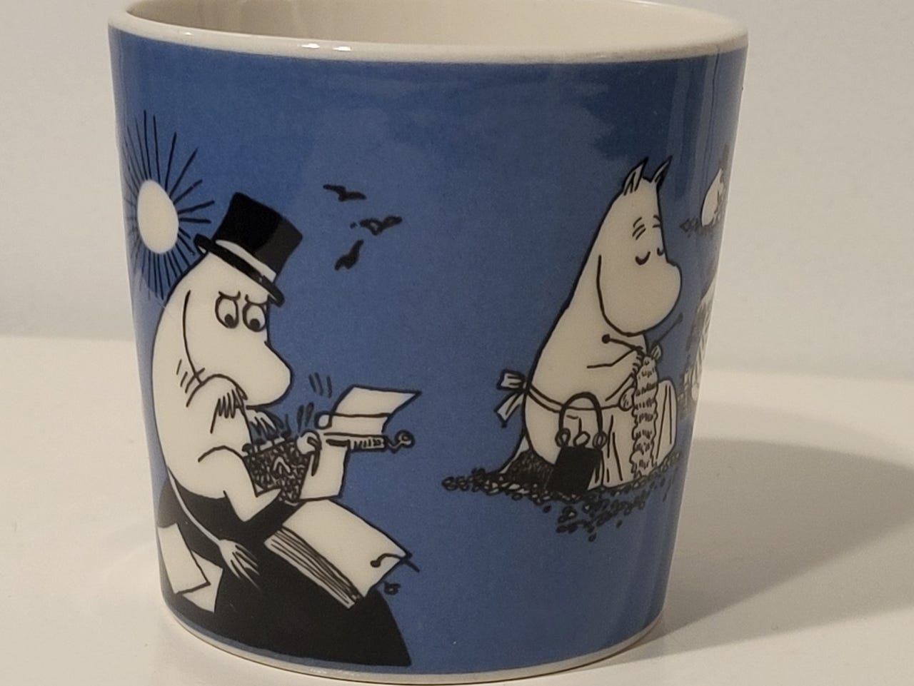 Tummansininen pullopostia muumimuki huom ripa | Tori