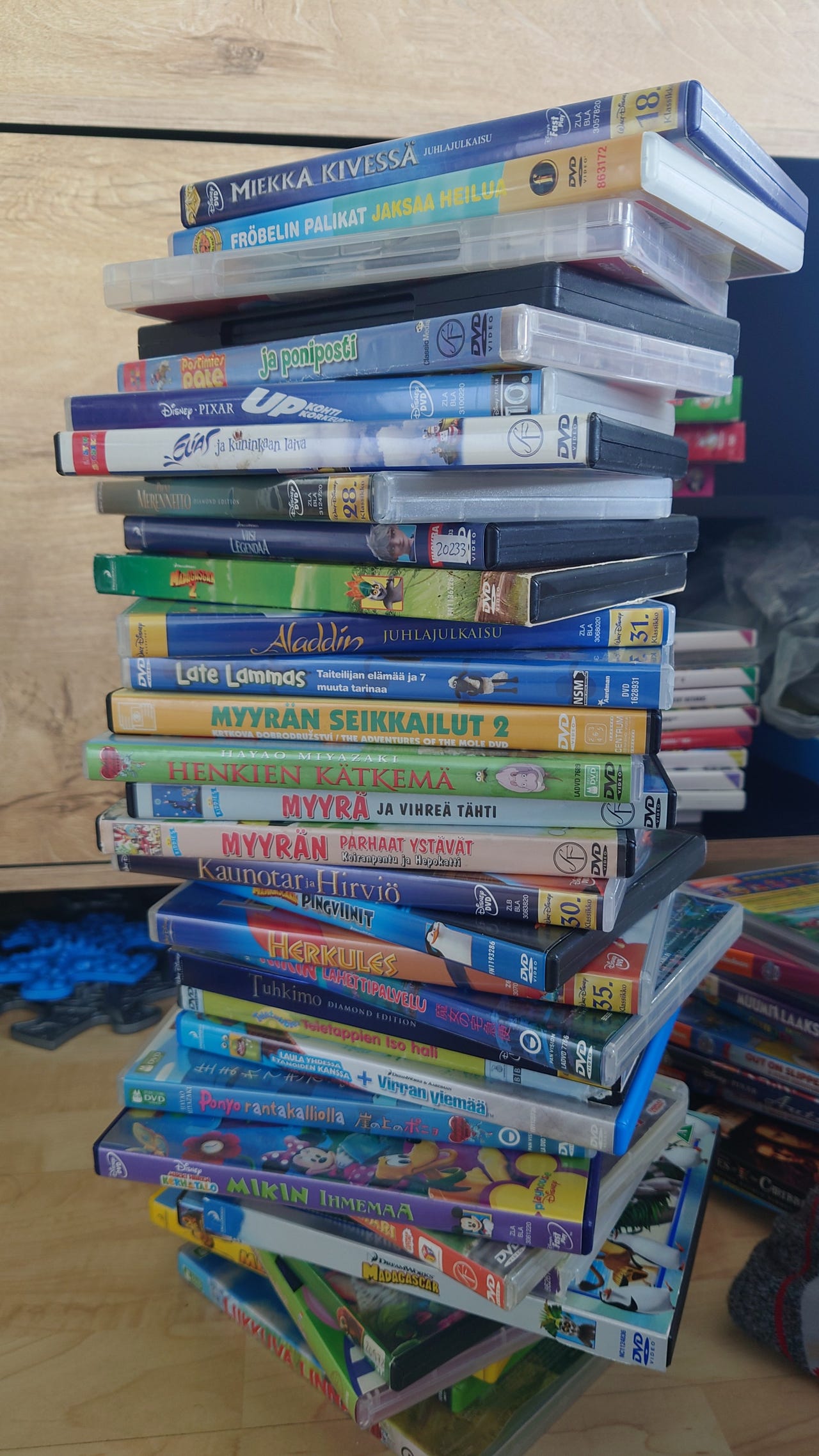 Dvd:t euron kpl, blurayt ja kaudet 3€ toridiili käy | Tori