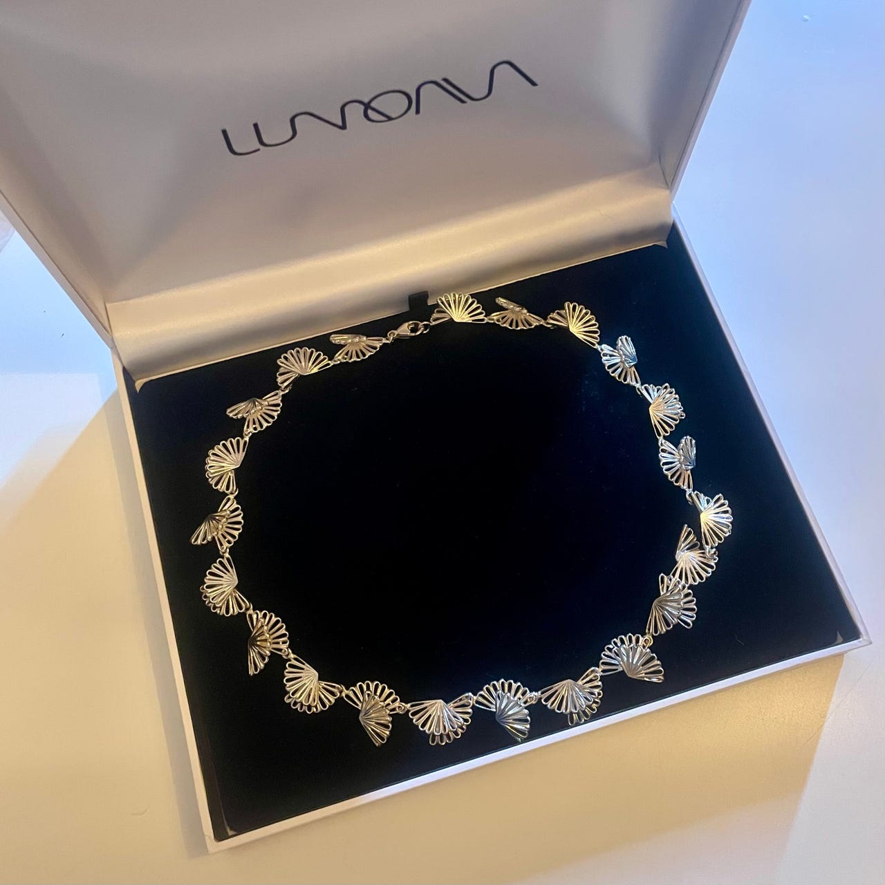 Lumoava Sinisiipi kaulakoru 45cm | Tori