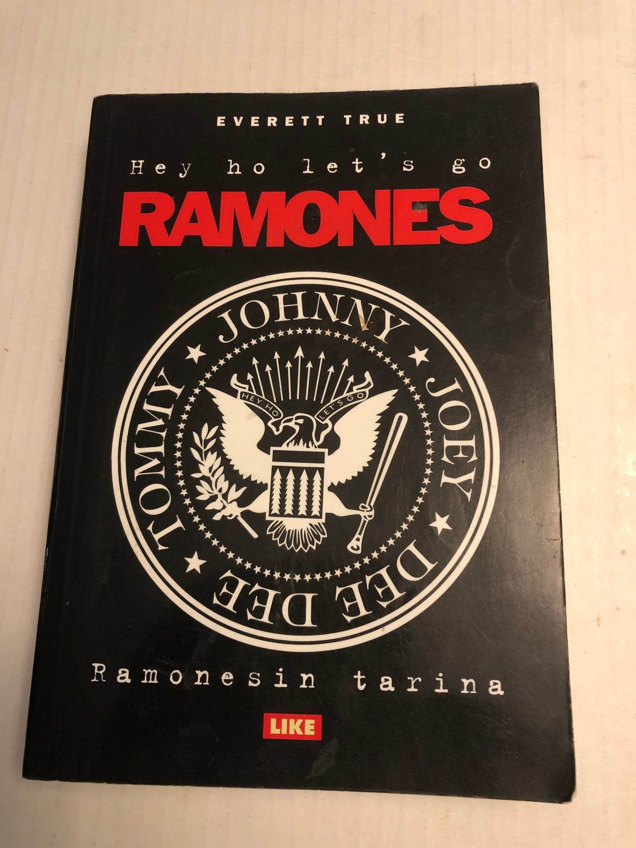 Hey ho let’s go Ramones Ramonesin tarina | Tori