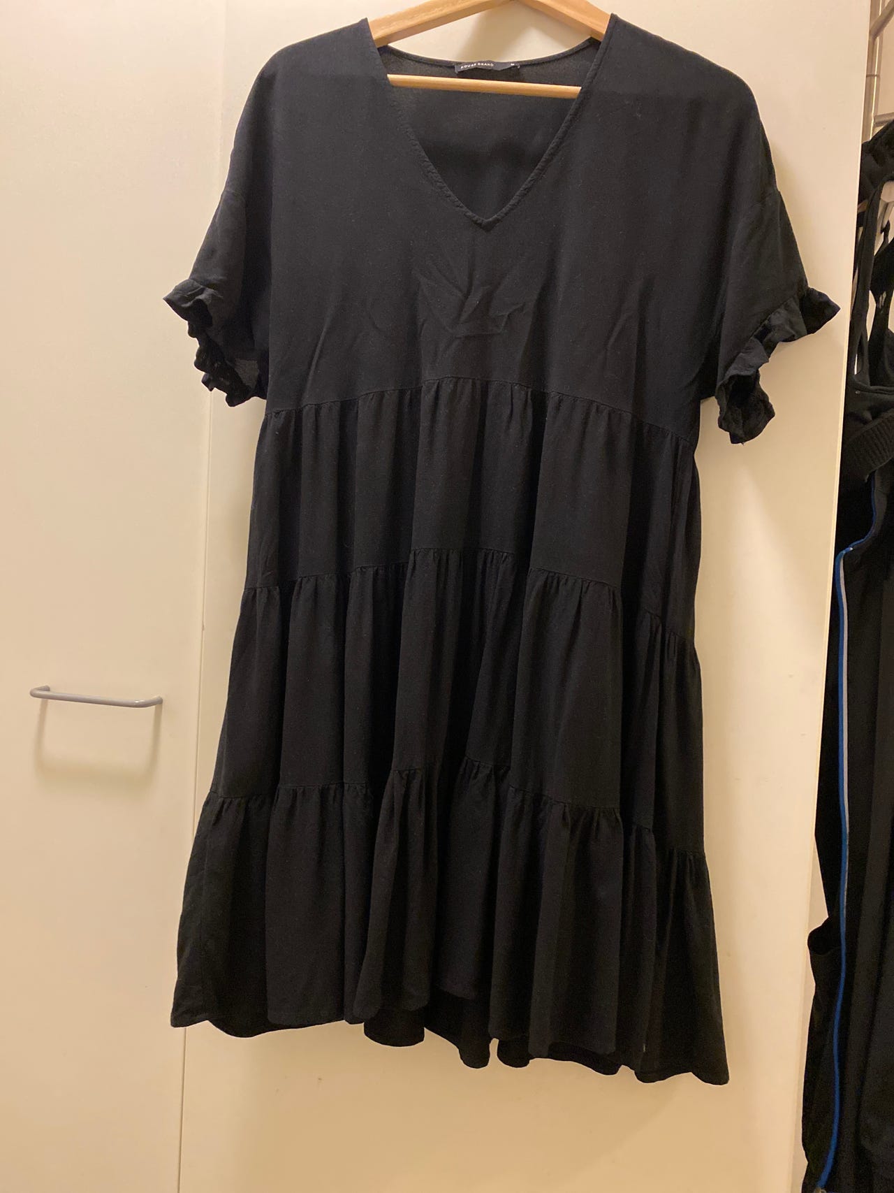 Musta lyhythihainen mekko M | Tori