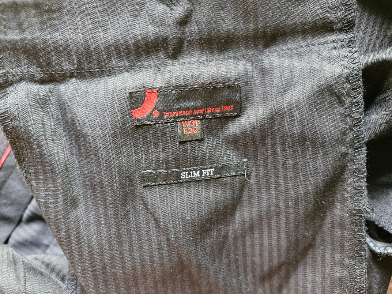 Tumma puku nuorelle miehelle | Tori