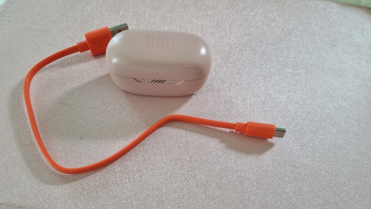 JBL live free NC+ TWS LatausKOTELO | Tori