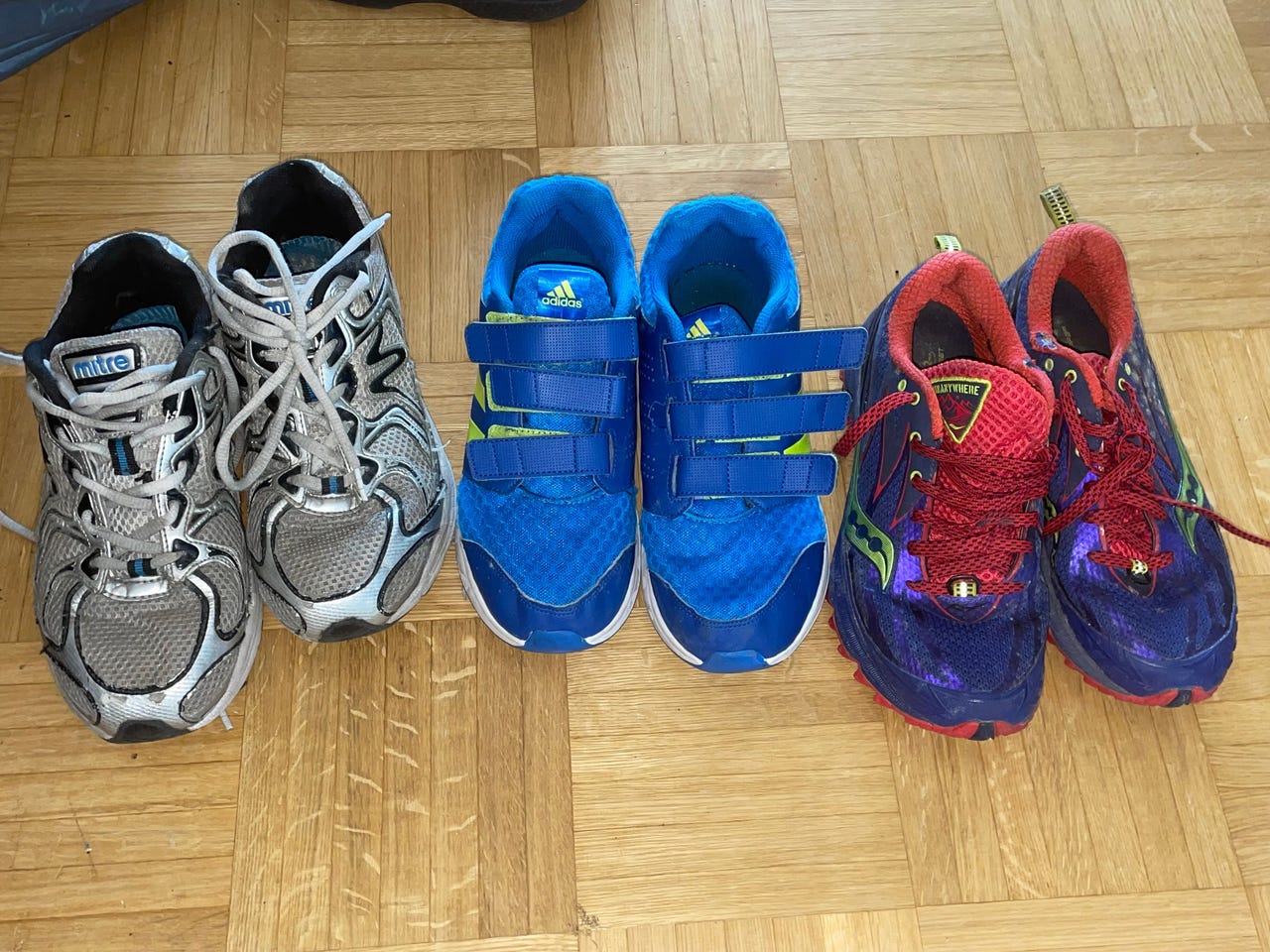 Kolmet lenkkitossut kengät Lenkkarit Adidas jne. 37, 37 1/3 ja 38 | Tori