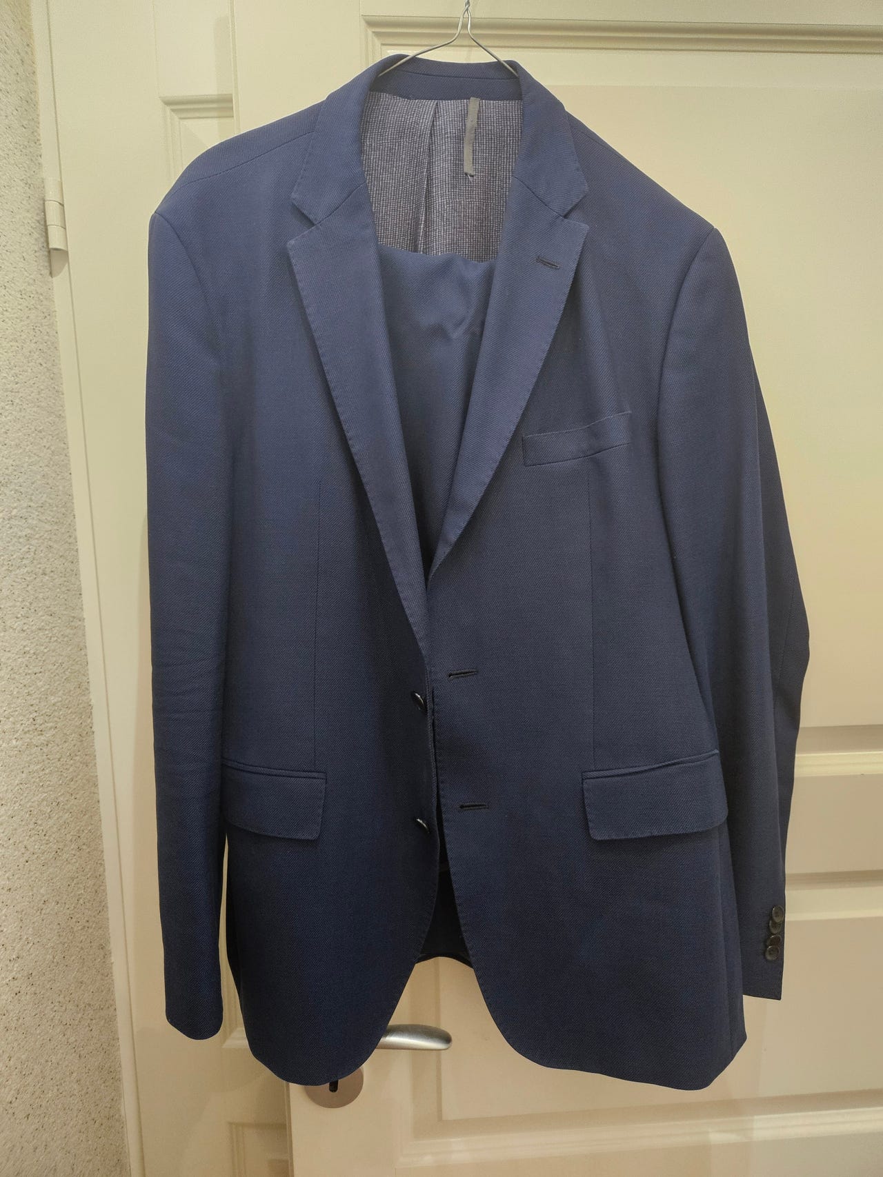 Upea sininen Hugo Boss puku, koko 50 | Tori