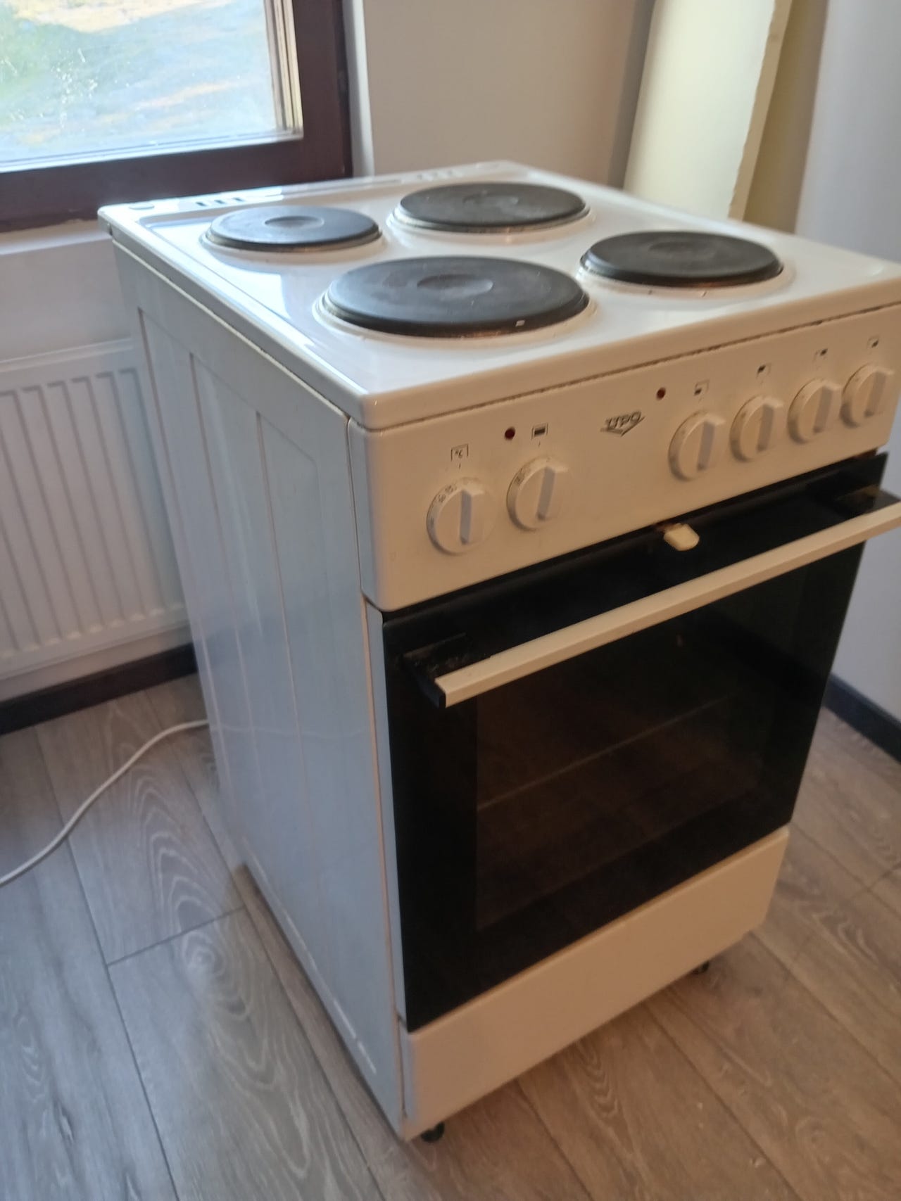 Sähköhella 4 keittolevyä. 50cm.p | Tori