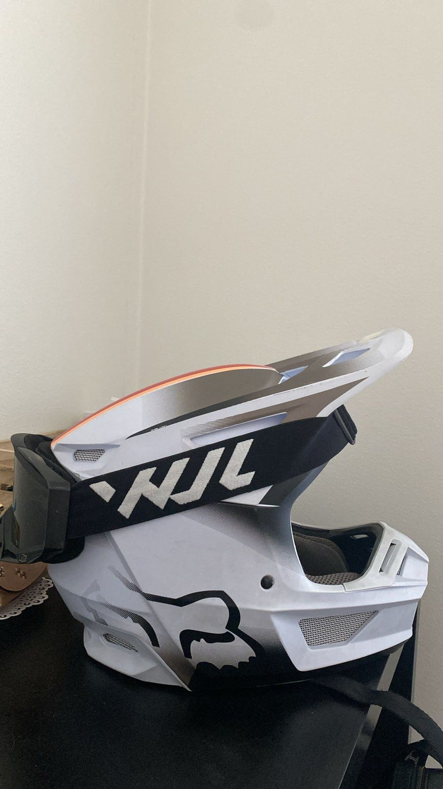 Fox Racing V2 Vlar MVRS kypärä | Tori