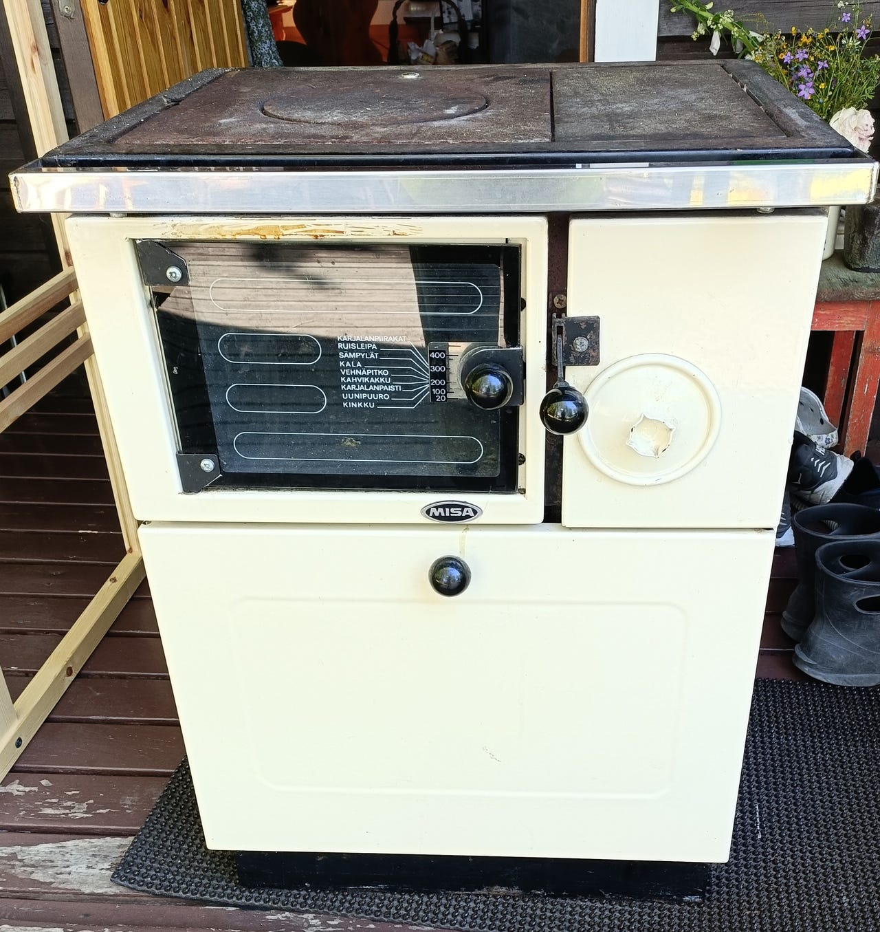 Misa puuhella | Tori