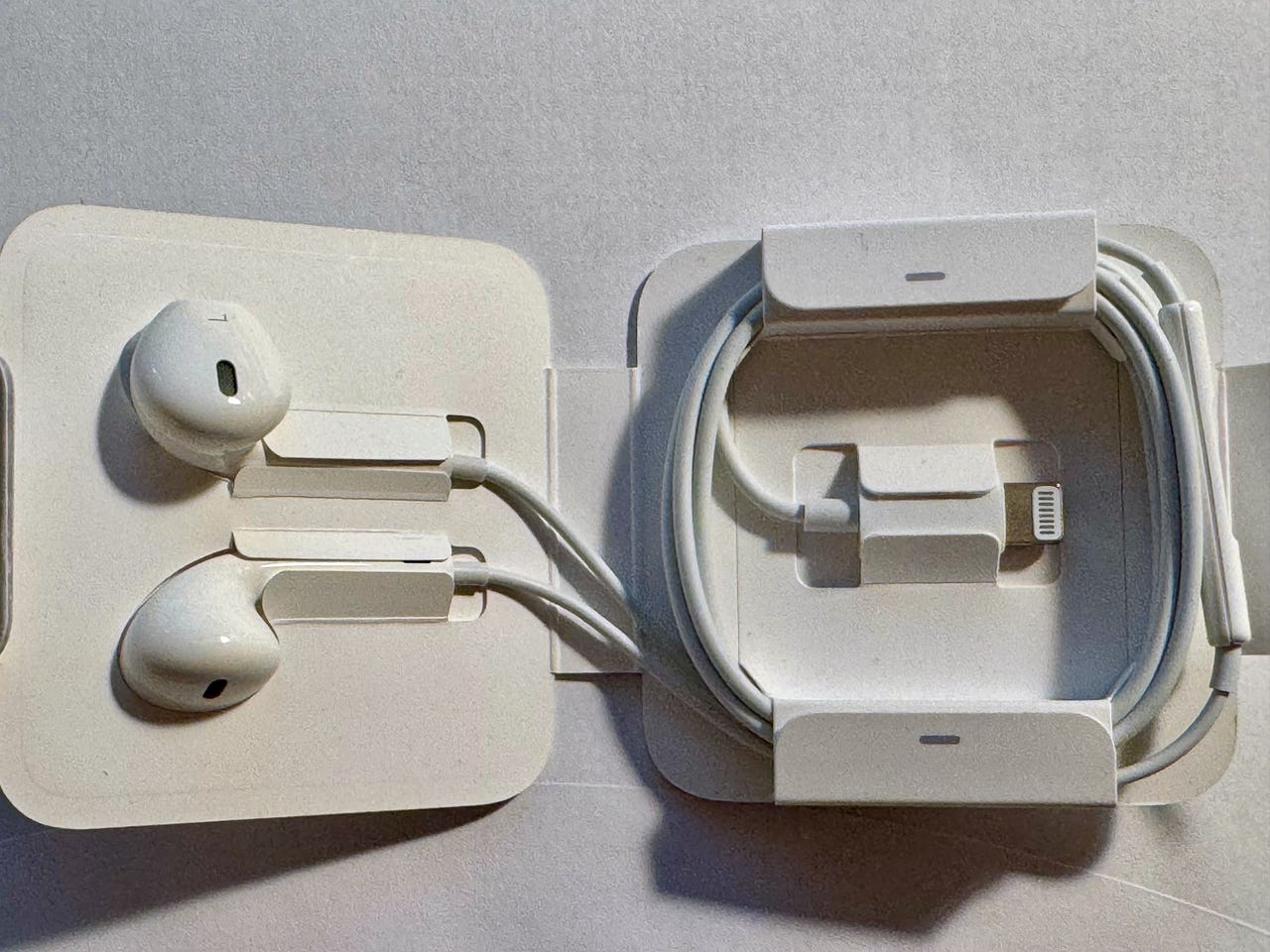Apple EarPods Lightning kuulokkeet Apple EarPods with Lightning Connector | Tori