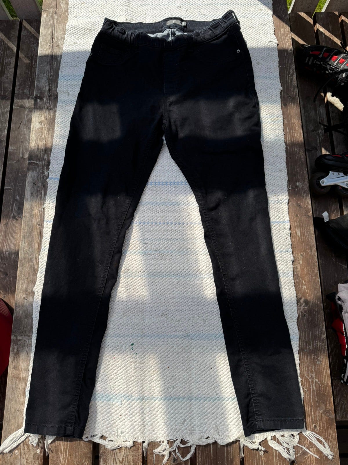 H House Mustat Stretch Farkut | Tori