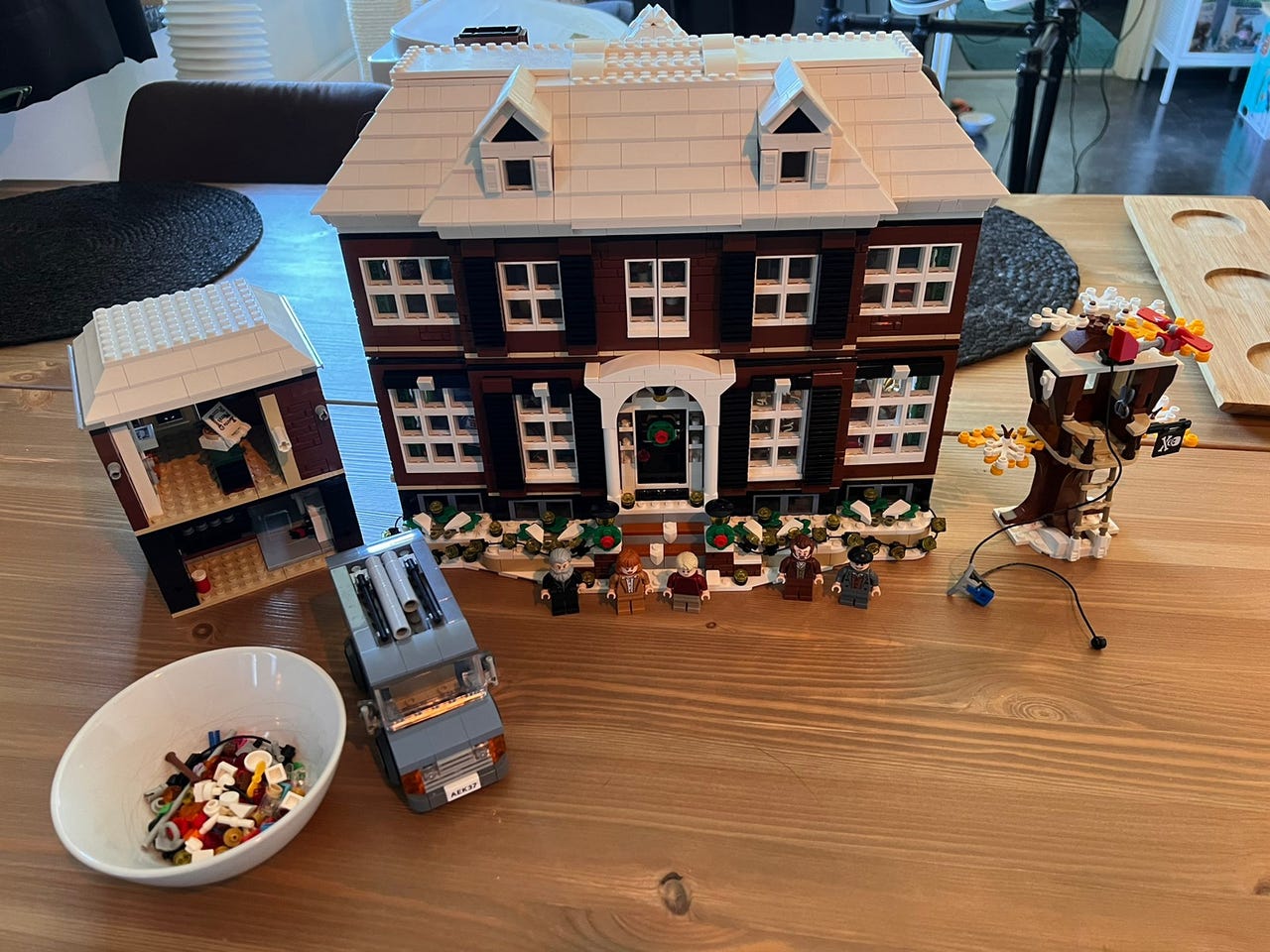 Lego 21330 - Yksin Kotona- talo, joitain osia uupuu. | Tori