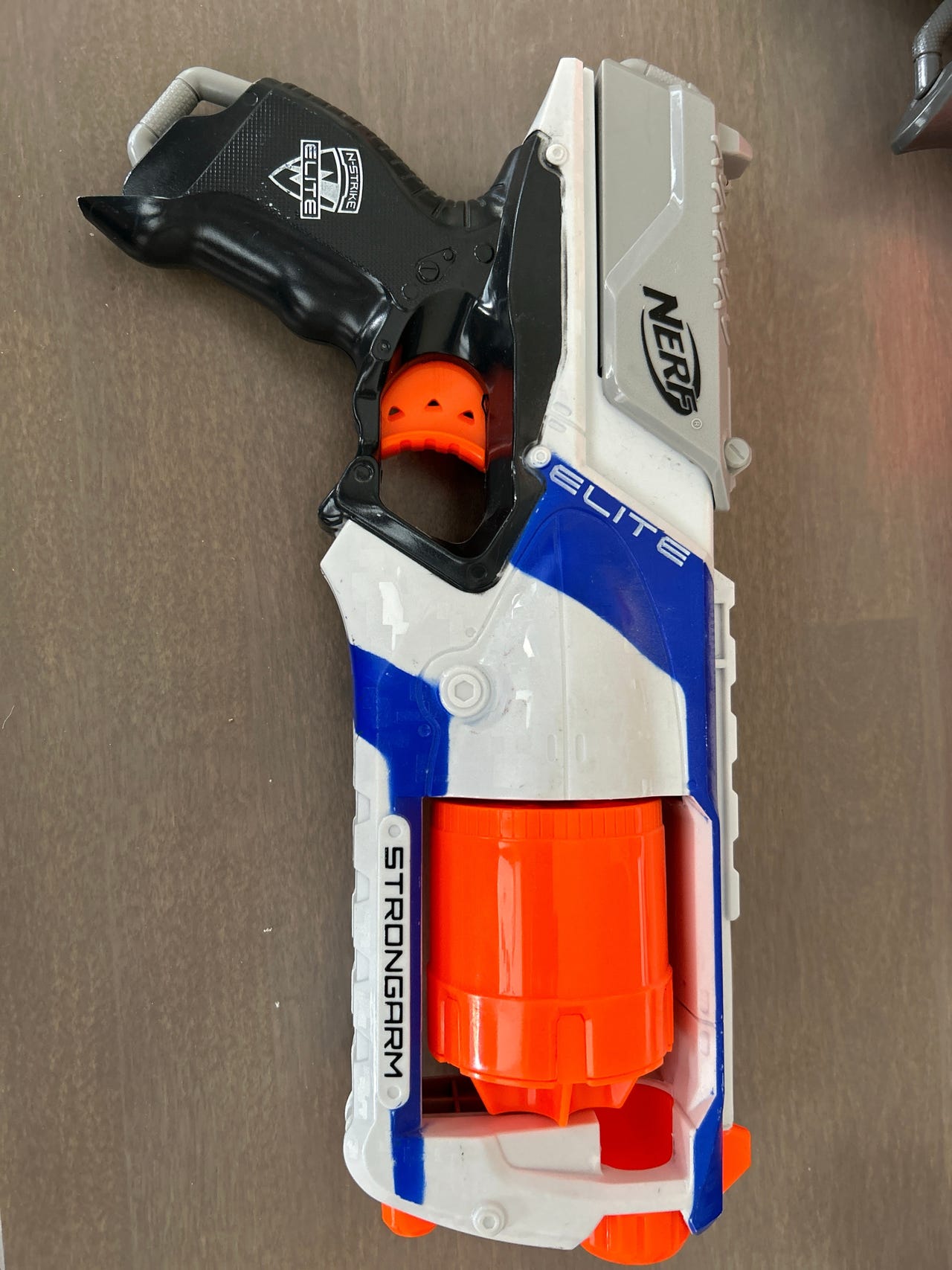 Nerd strongarm pyssy | Tori